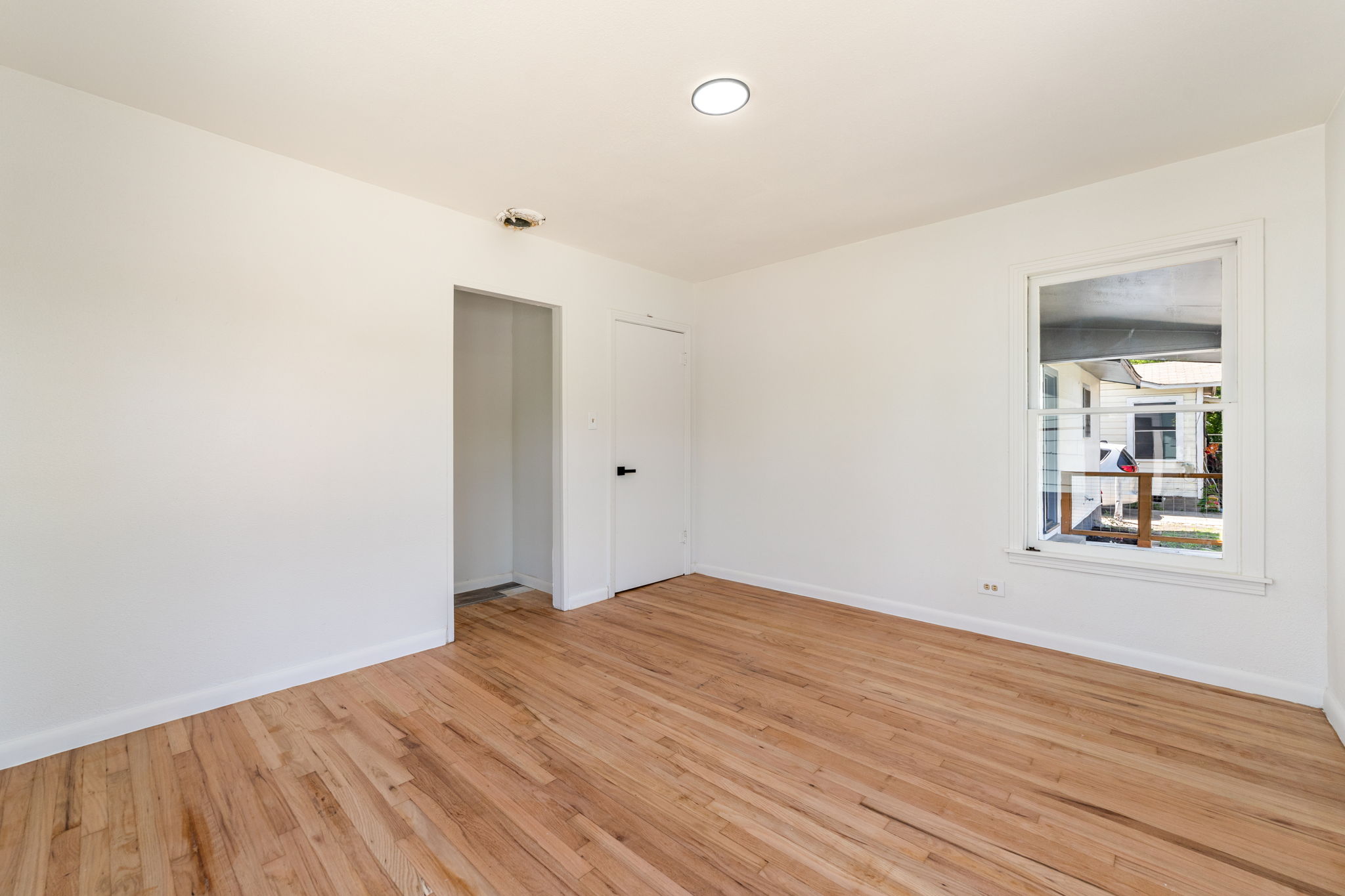 2822 E Houston St, San Antonio, TX 78202 | Square Foot Photography