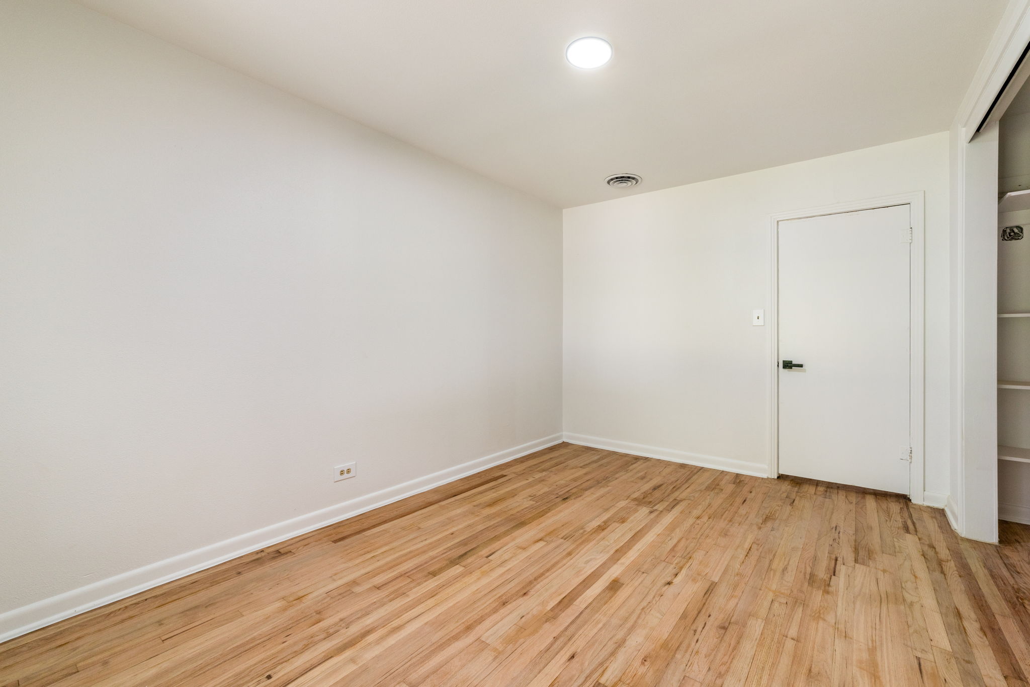 2822 E Houston St, San Antonio, TX 78202 | Square Foot Photography