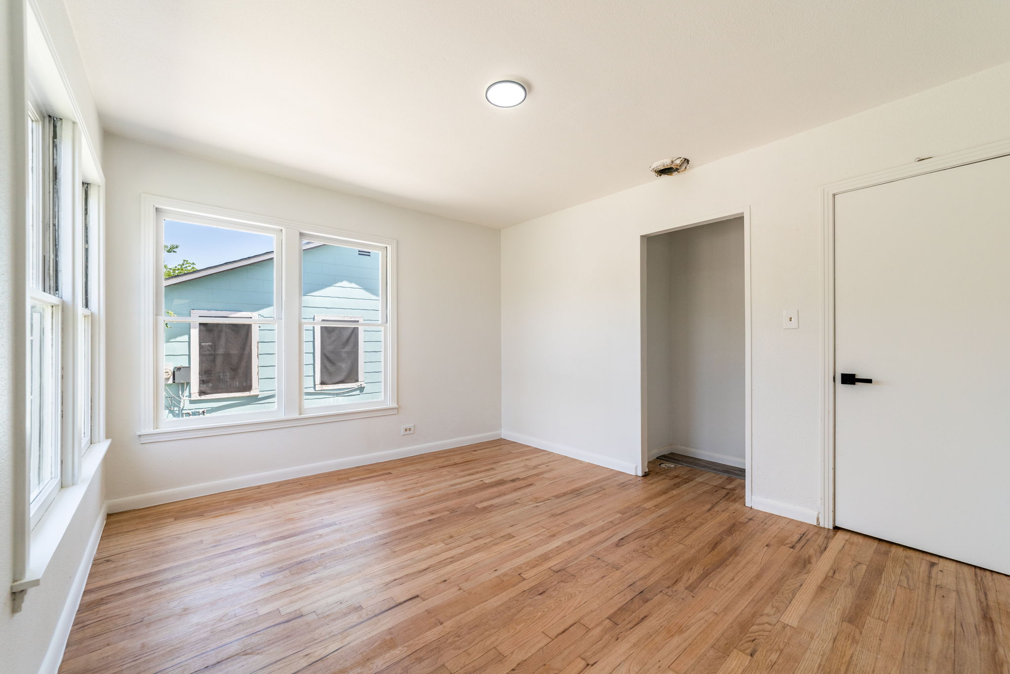 2822 E Houston St, San Antonio, TX 78202 | Square Foot Photography