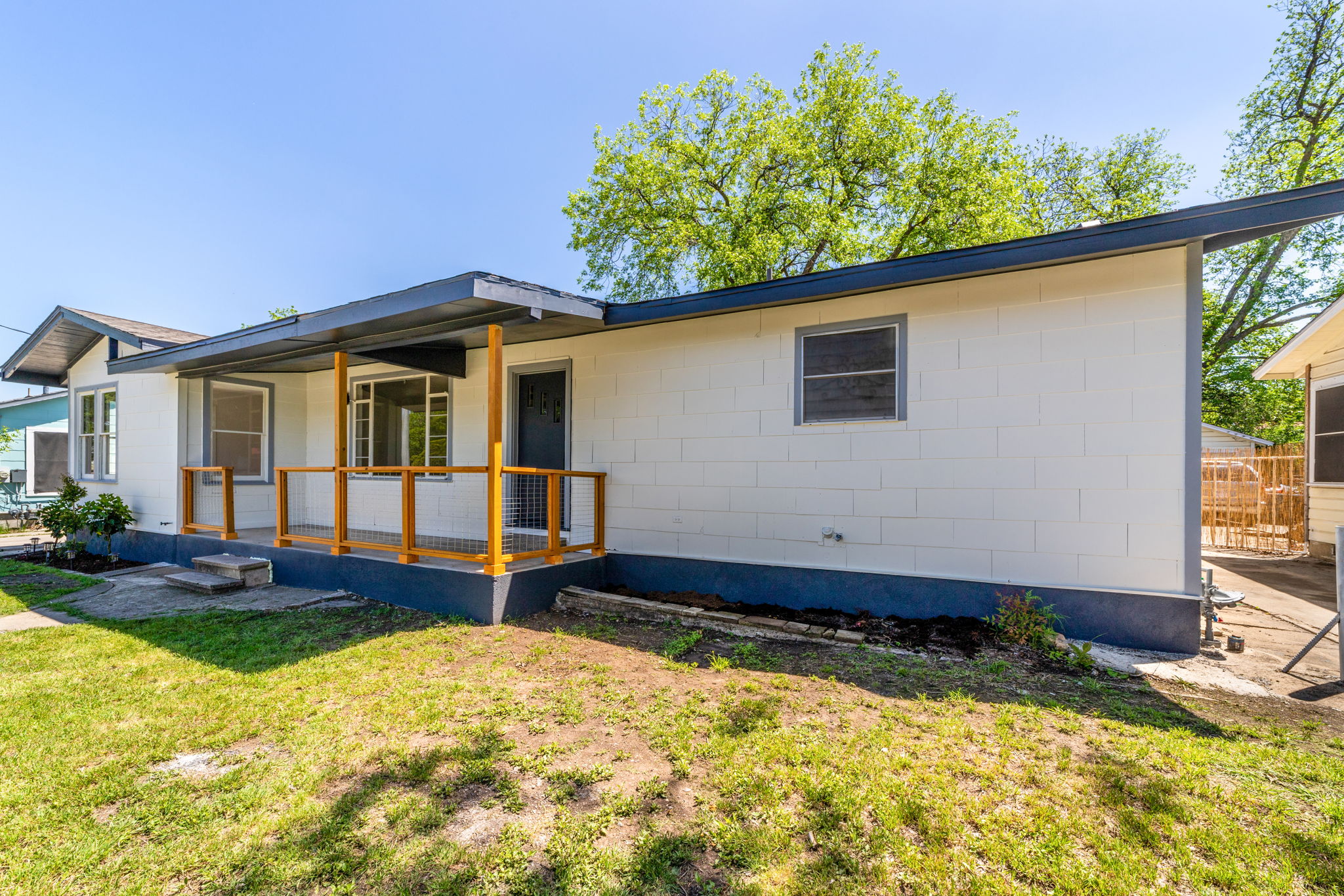 2822 E Houston St, San Antonio, TX 78202 | Square Foot Photography