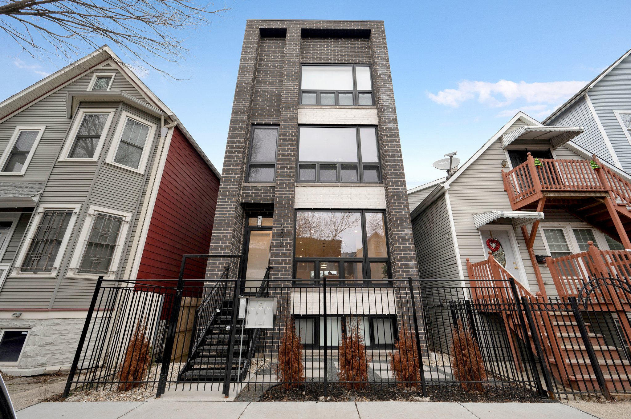 2852 W Lyndale St 1, Chicago, IL 60647 | Chicago Home Photos