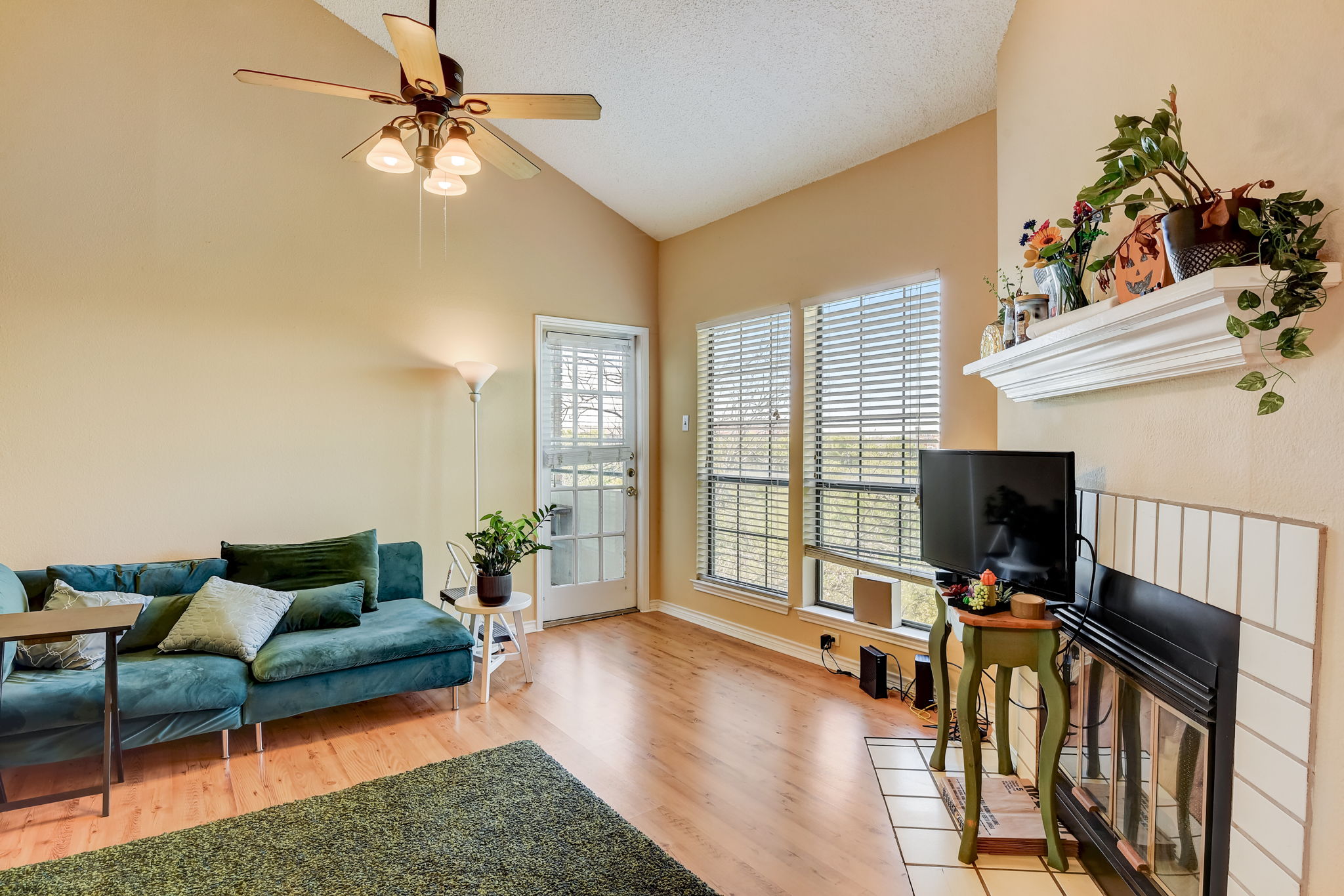 3001 Cedar St 307, Austin, TX 78705 | Zillow Media Experts