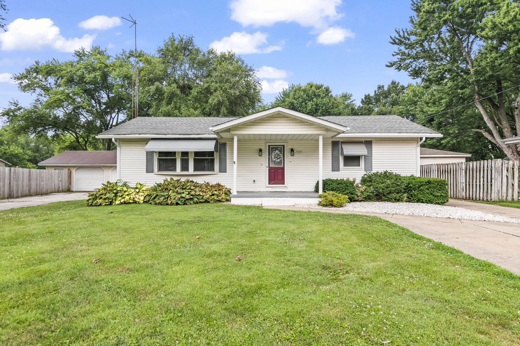 3003 Piper Rd, Springfield, IL 62707 | Design Eyes Photography