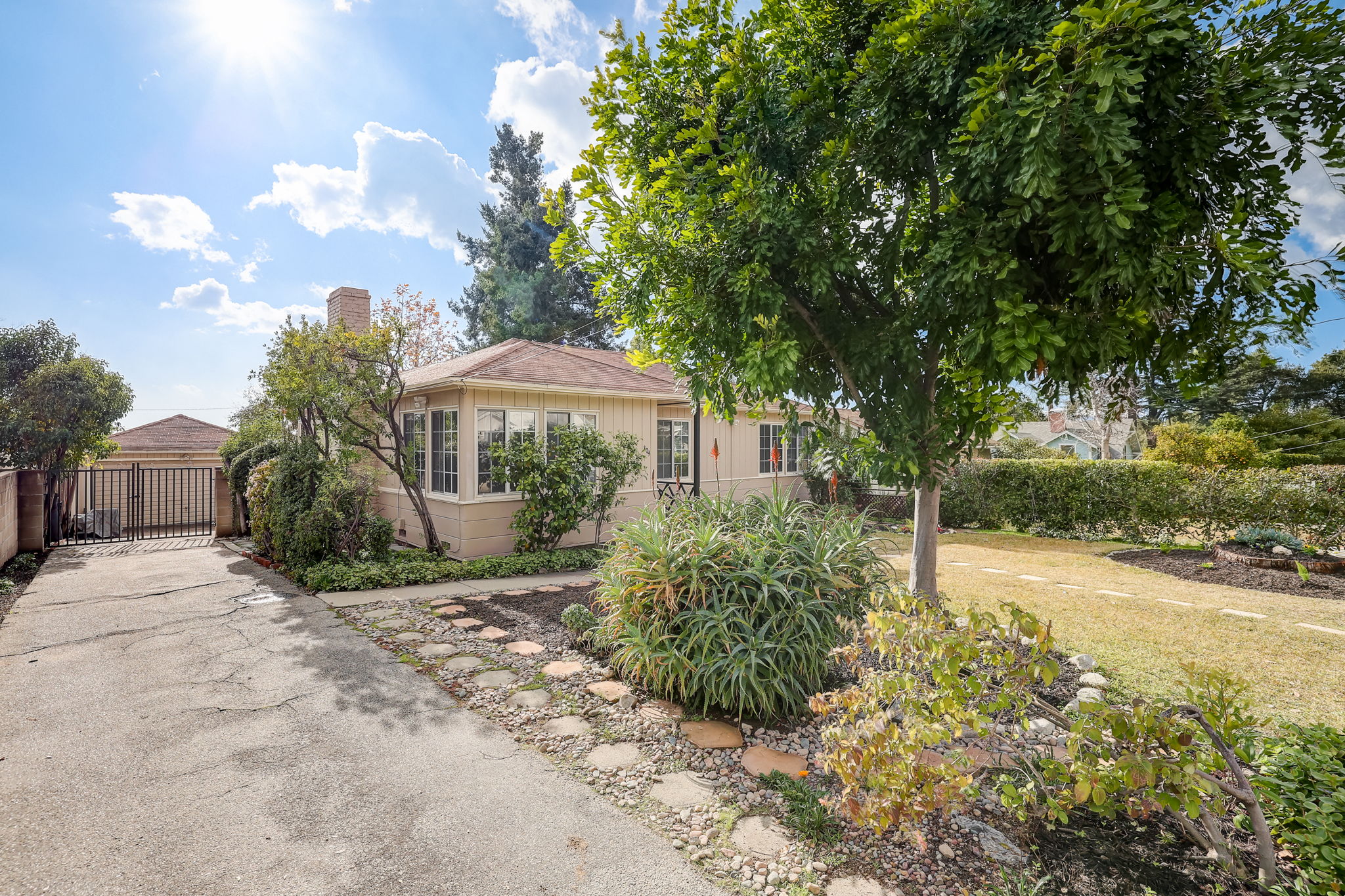 304 W Las Flores Dr, Altadena, CA 91001 | Zillow Media Experts