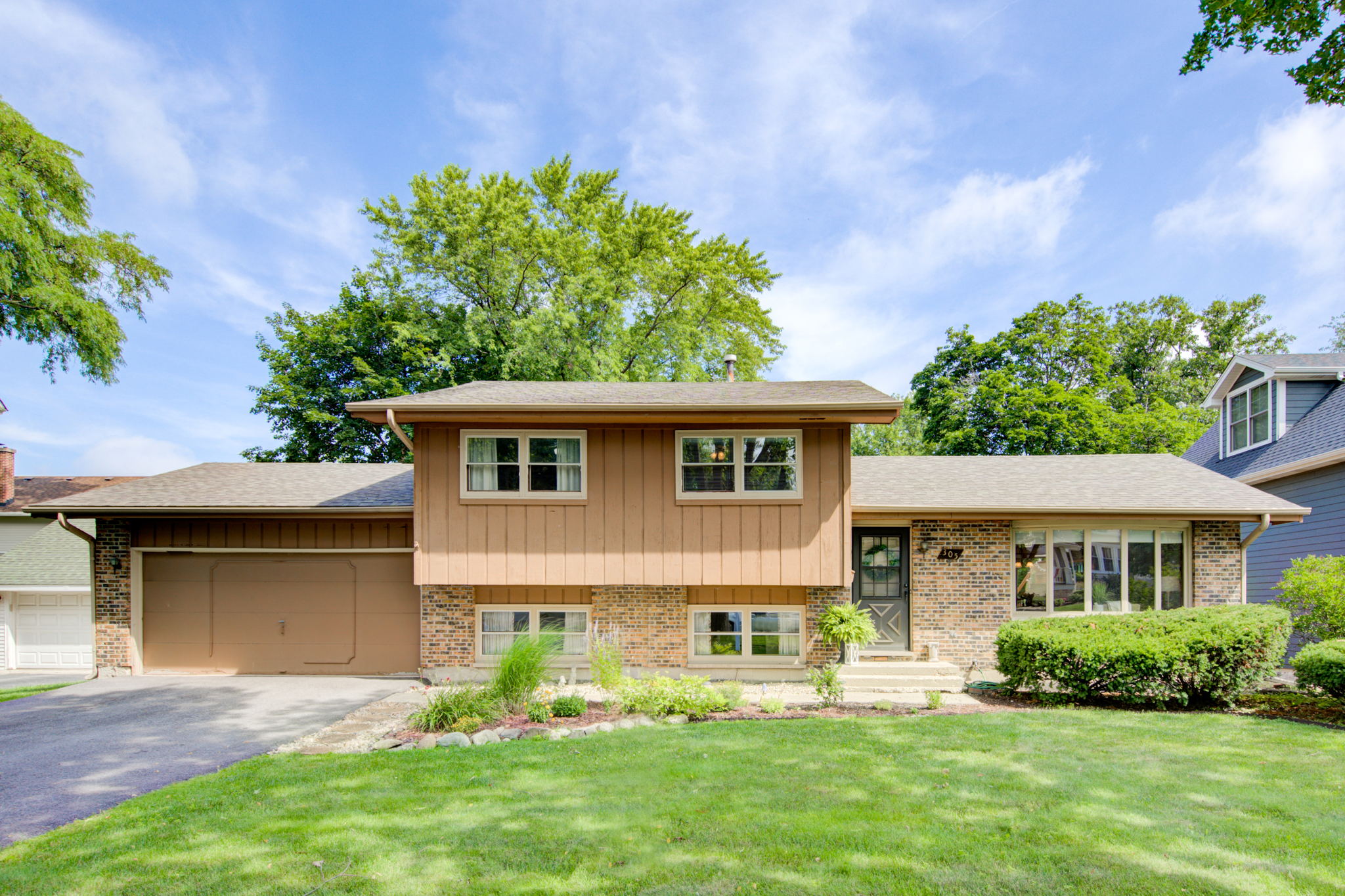 305 E Indiana St, Wheaton, IL 60187 | Archi-Pix