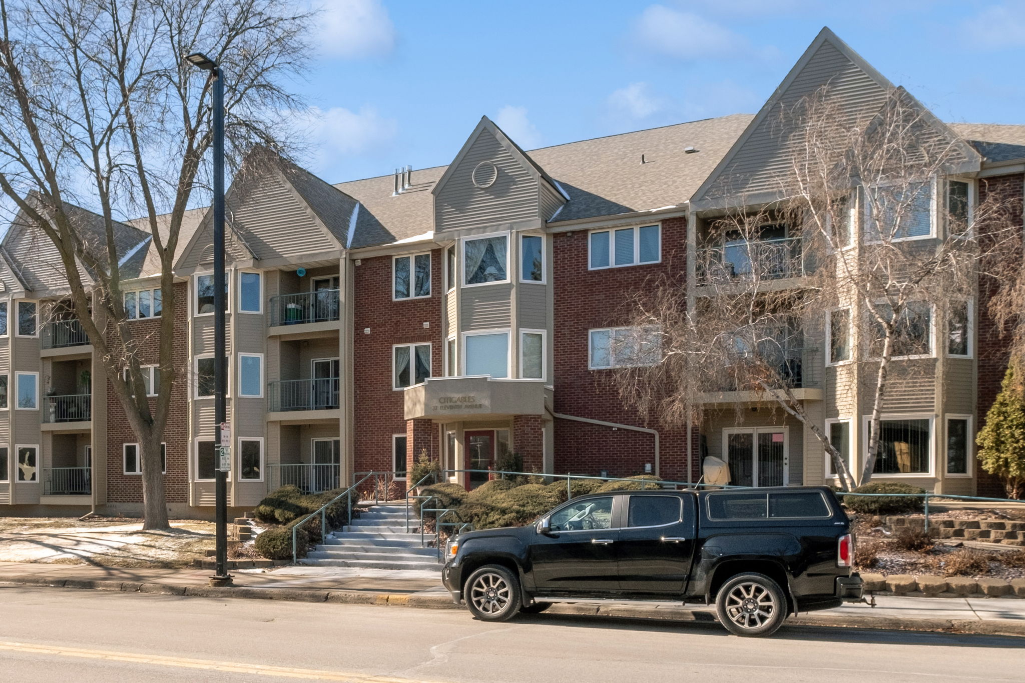 32 11th Ave S 205, Hopkins, MN 55343 | Archi-Pix