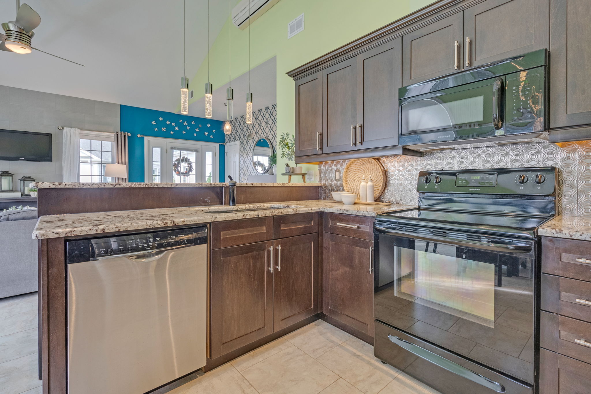 325 Densmore Rd unit 1104 Cobourg | InsideOut Media