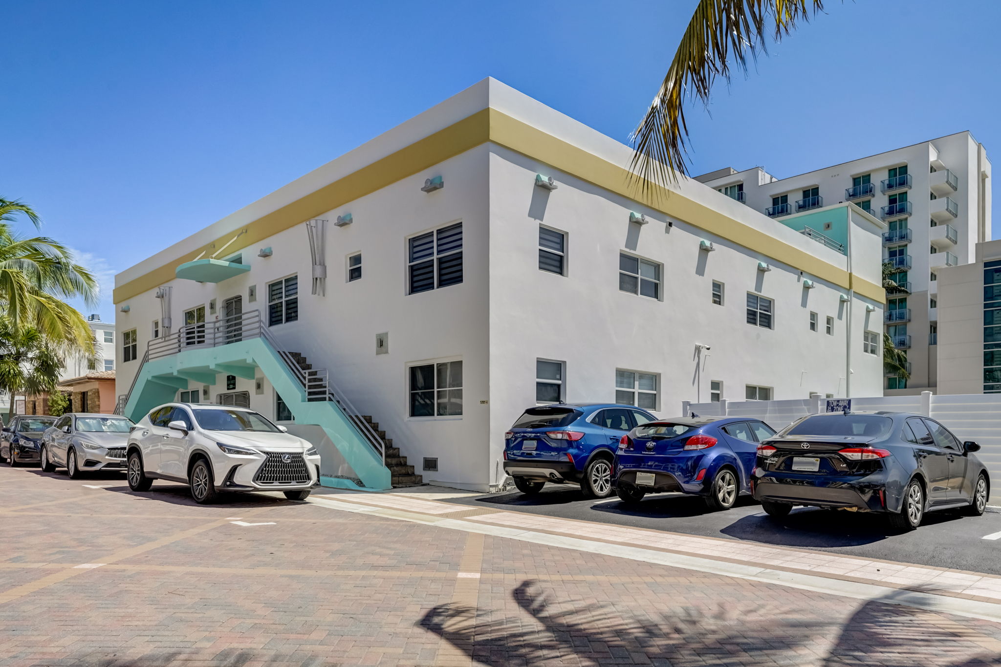 326 Wilson St 103, Hollywood, FL 33019 | Zillow Media Experts