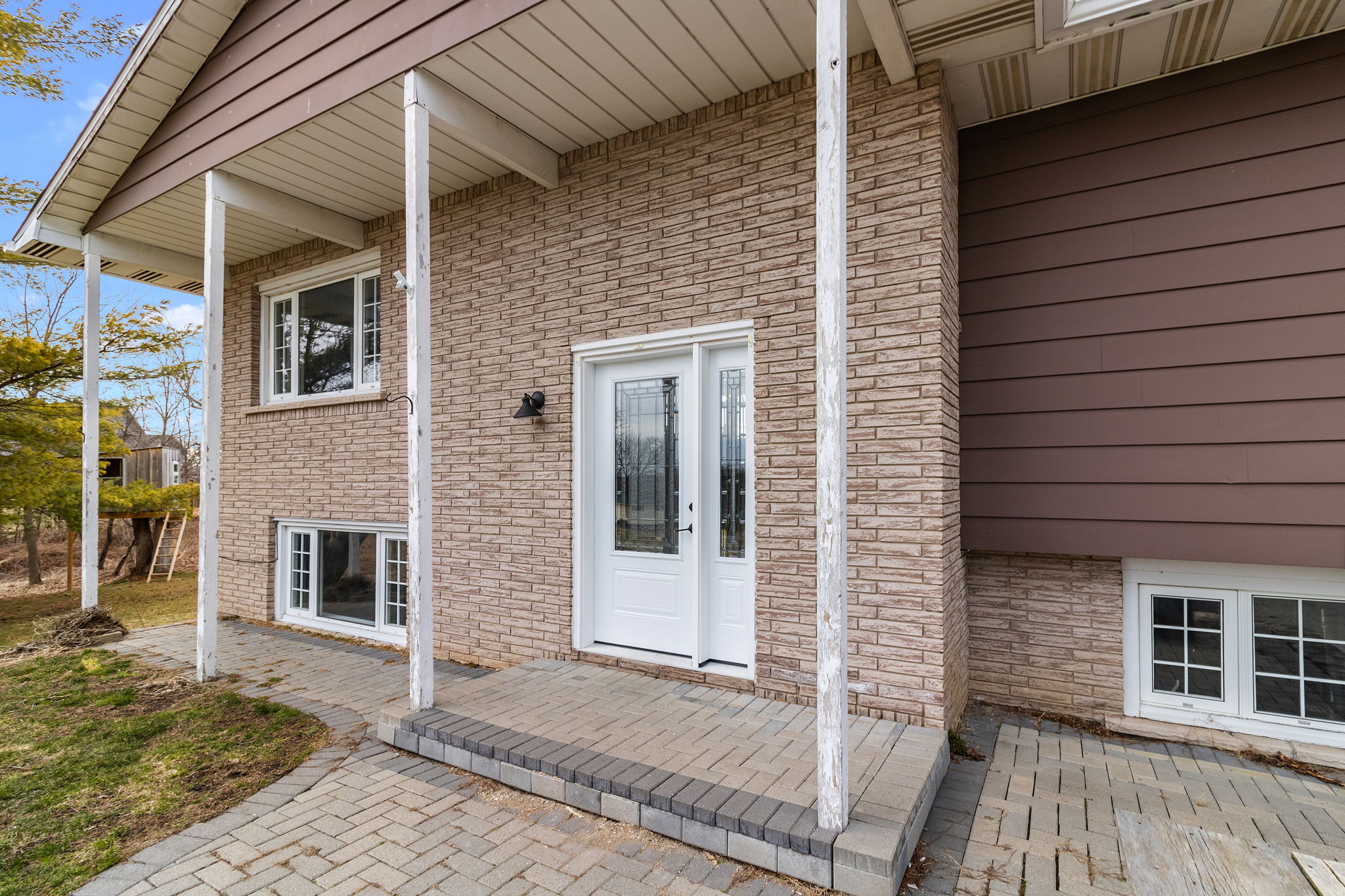 35 Perth St, Lyn, ON K6T 1B7 | Amo360