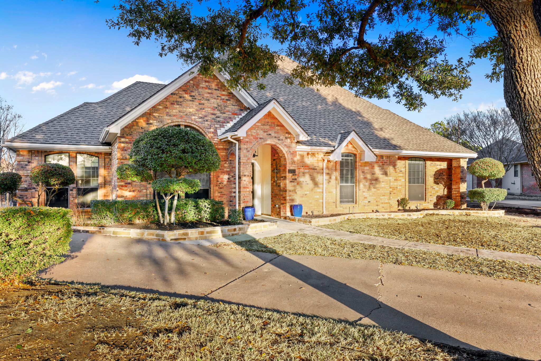 3748 Oak Cove Ln, Bedford, TX 76021
