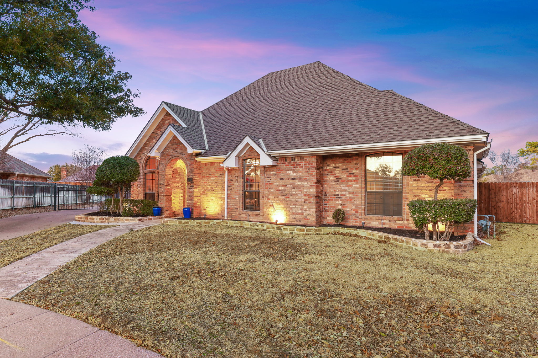 3748 Oak Cove Ln, Bedford, TX 76021