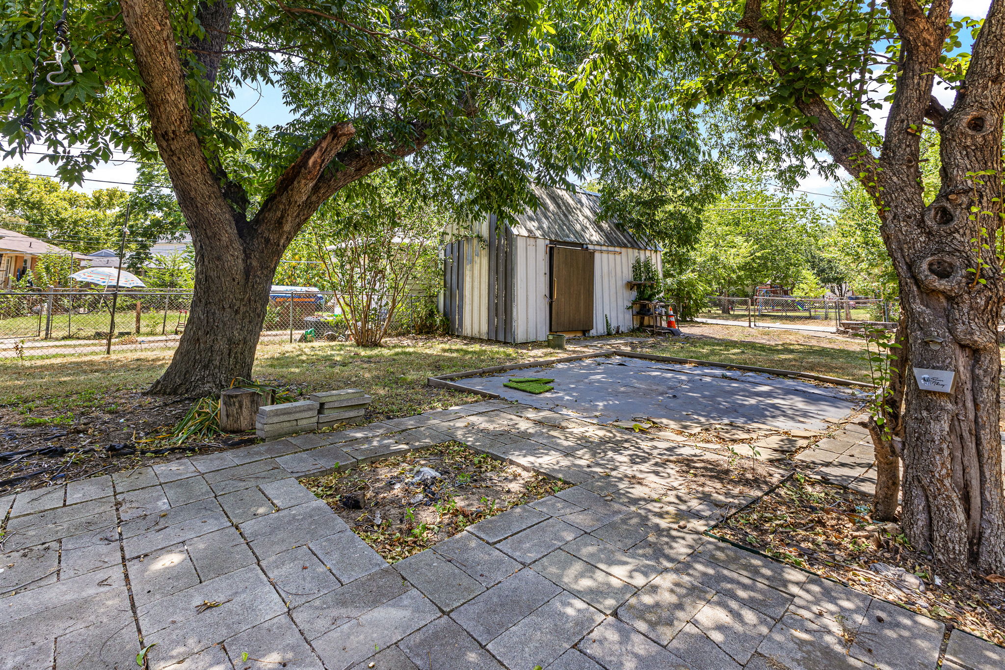 3935 Hawick Ln, Dallas, TX 75220