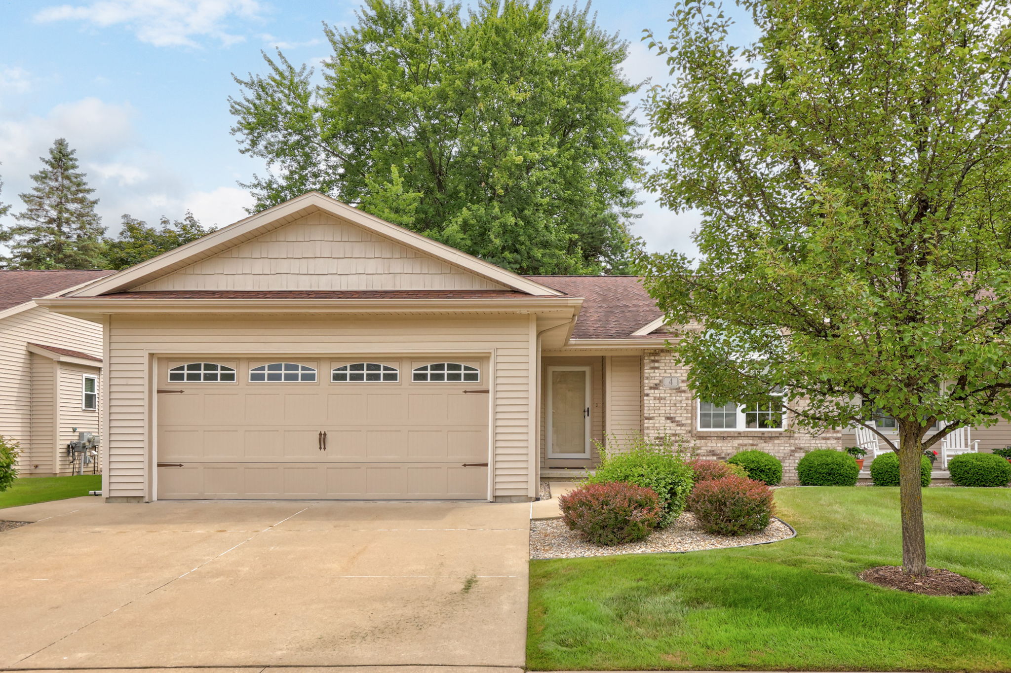 4 Rose Cottage Ln, Saginaw, MI 48609 | Grand Space Media