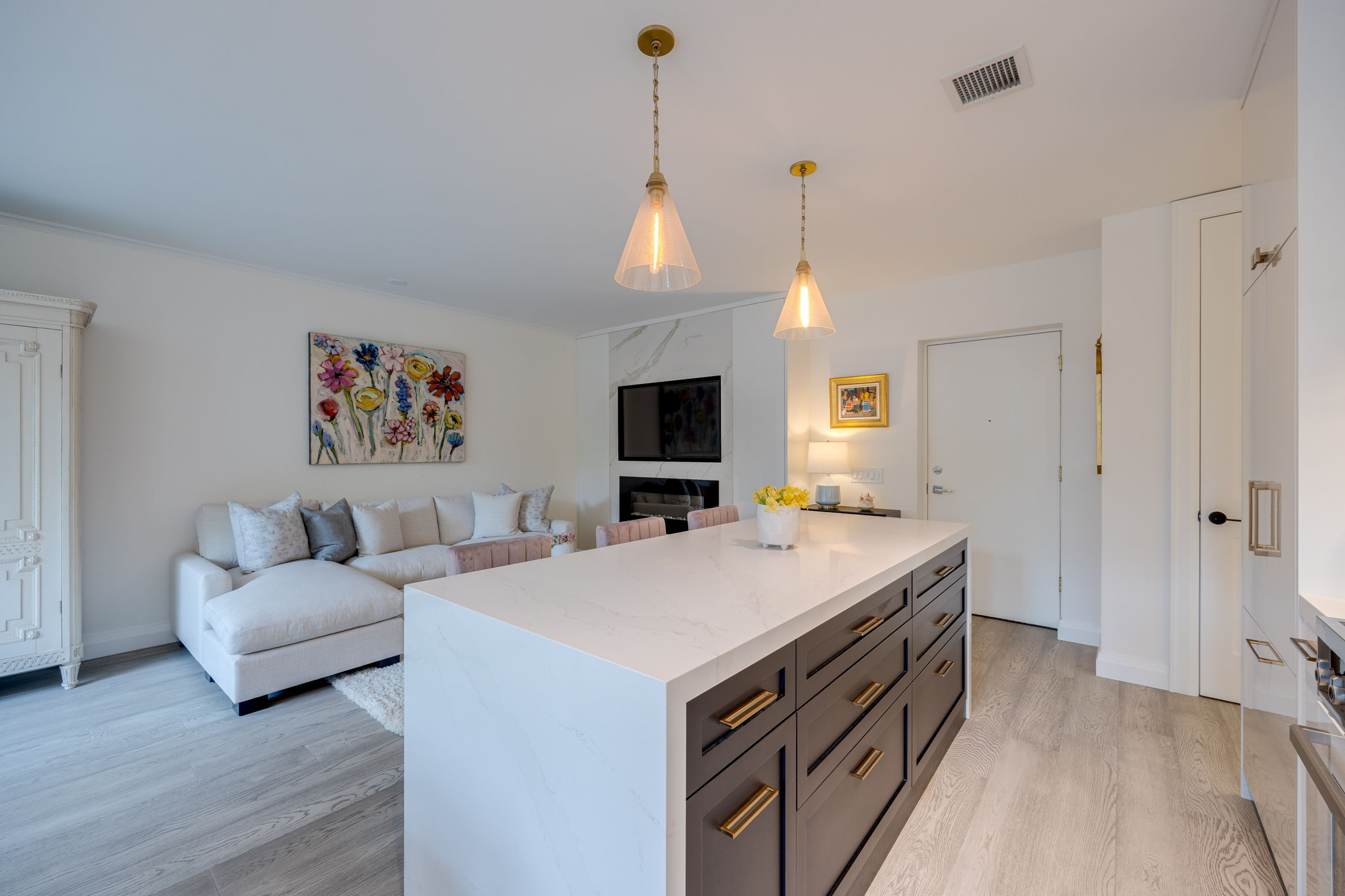 40 Glen Rd 302, Toronto, ON M4W 2V1 | Open House Media