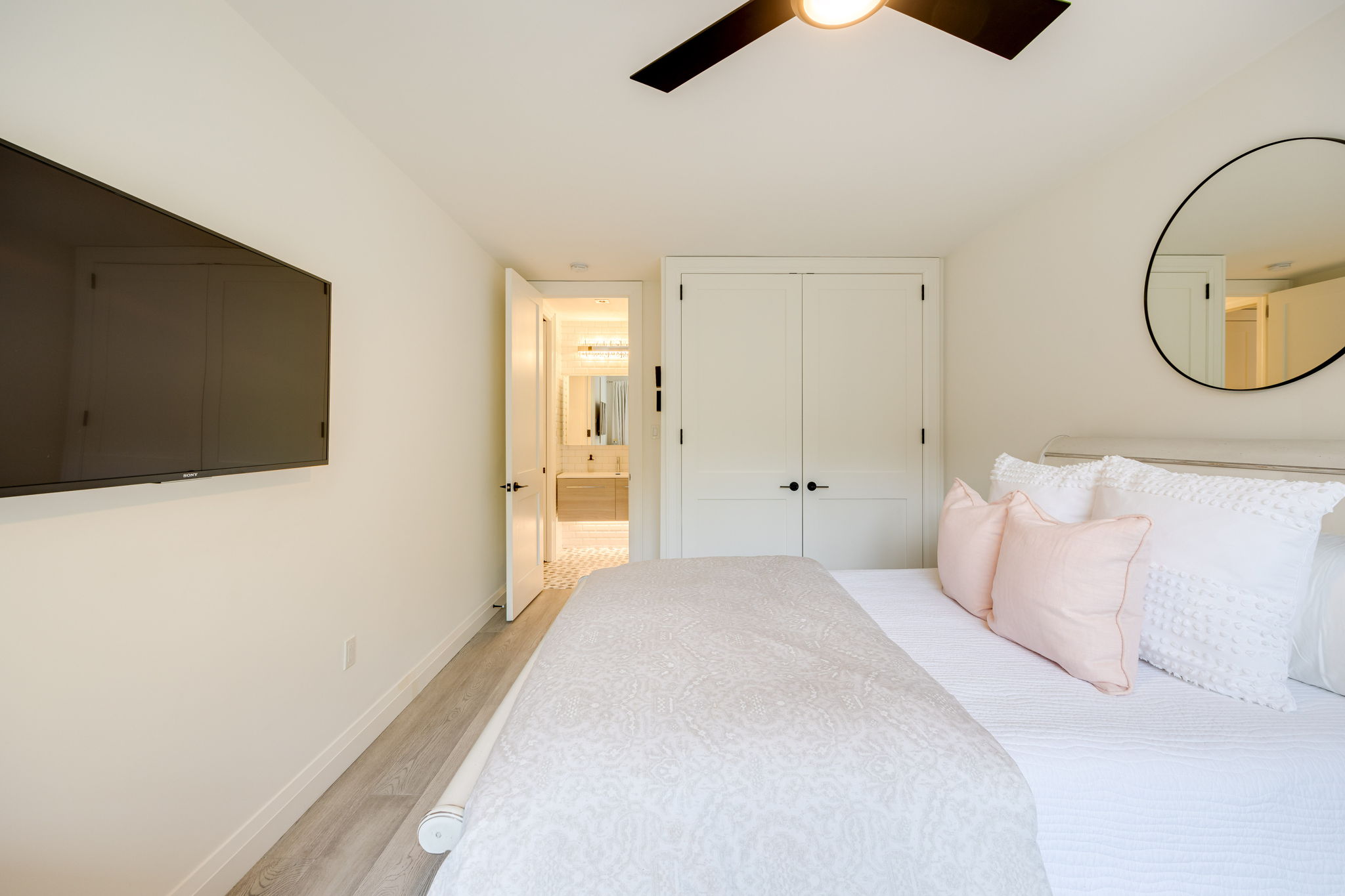 40 Glen Rd 302, Toronto, ON M4W 2V1 | Open House Media