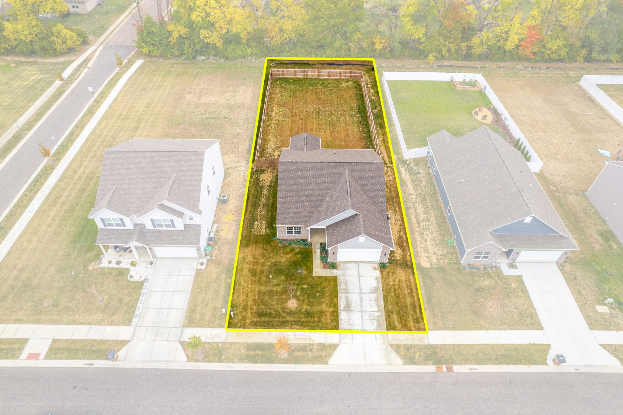 4169 Ashworth Ln, Columbus, IN 47201 | Wonderland Studios