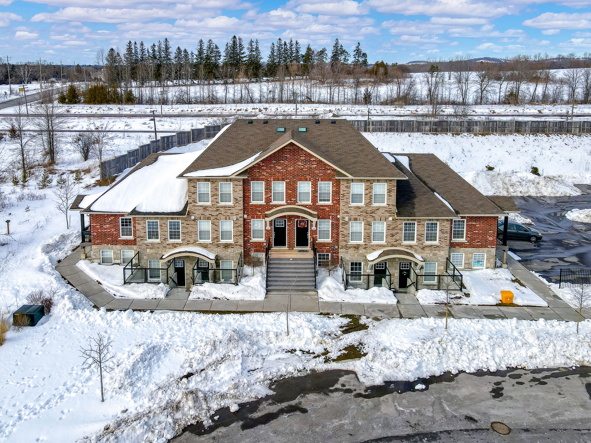 Lonsberry Dr 103 Cobourg | InsideOut Media