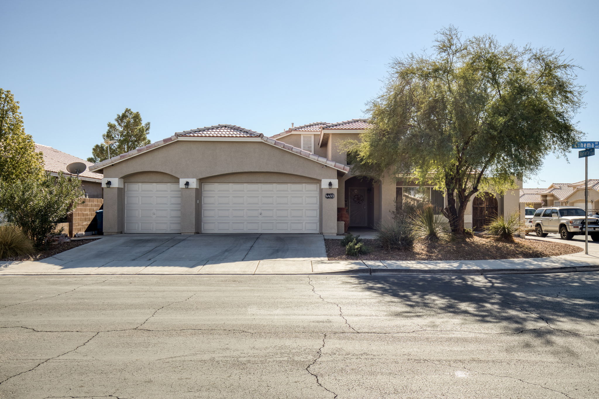 4433 Cinema Ave, North Las Vegas, NV 89031 | Devin D. Photography