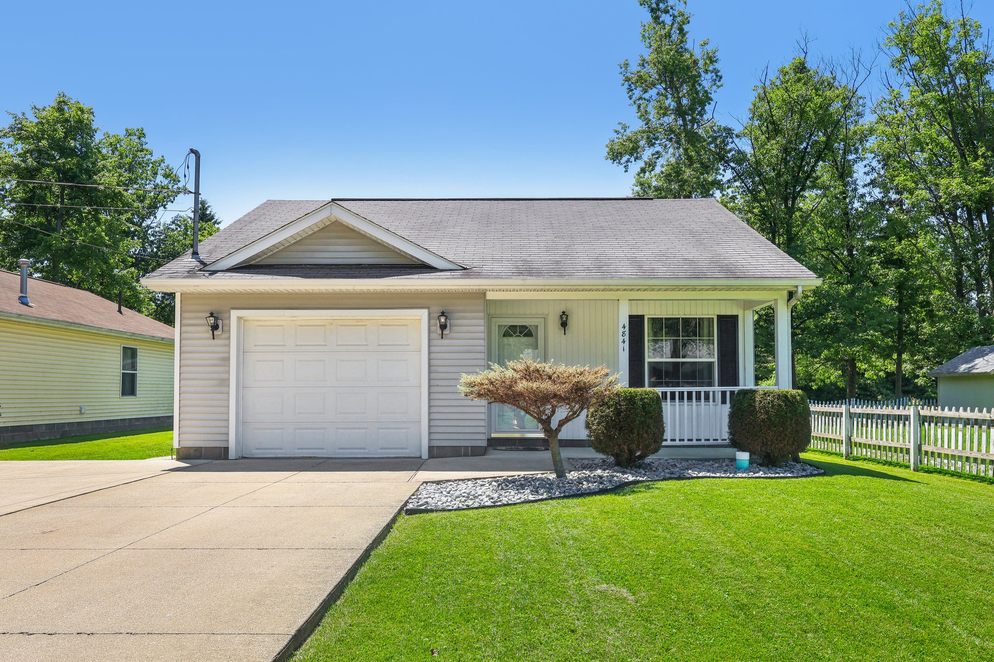 4841 Linda Dr, Geneva, OH 44041 | ShowingTime+ Listing Media Services
