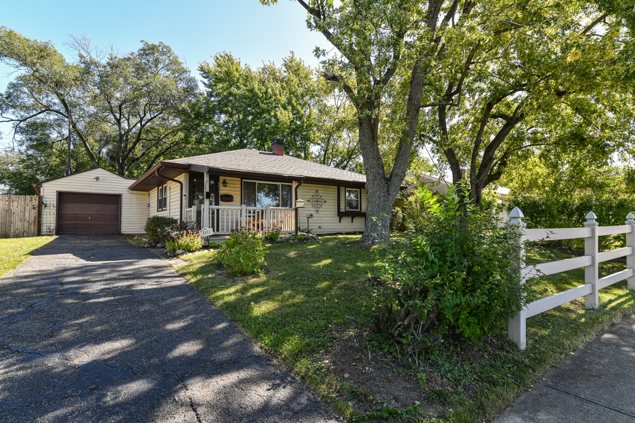 4911 Barlow Dr, Lawrence, IN 46226 | Indy Realty Pics