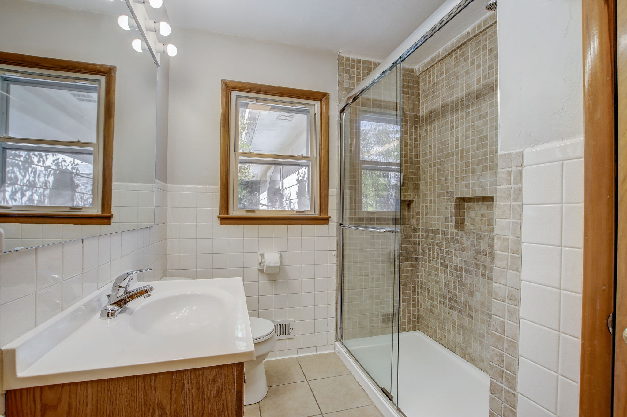 511 Lakeview Dr, Noblesville, IN 46060 | Zillow Media Experts
