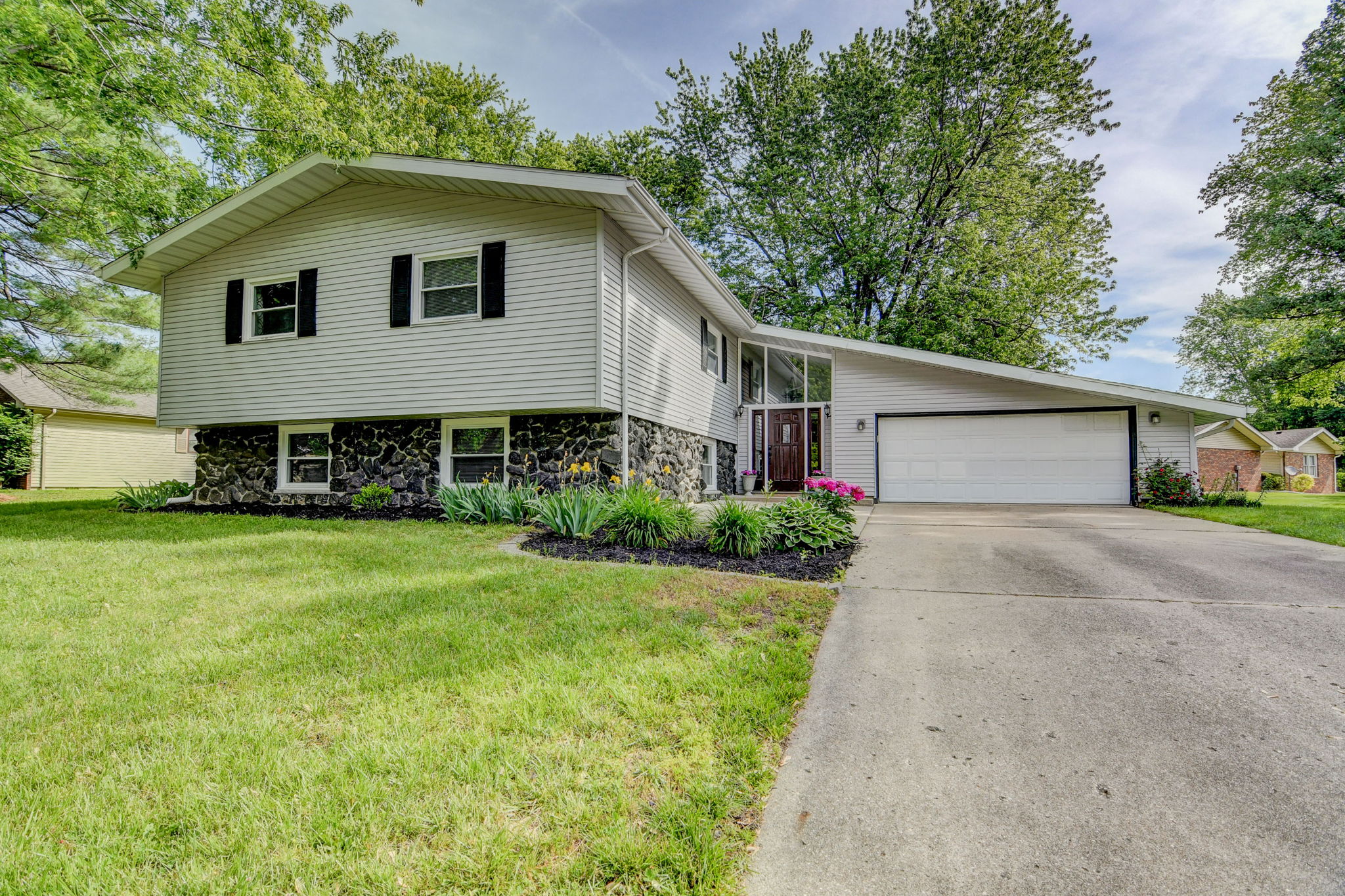 520 Vanderbilt Dr, Sherman, IL 62684 | Design Eyes Photography