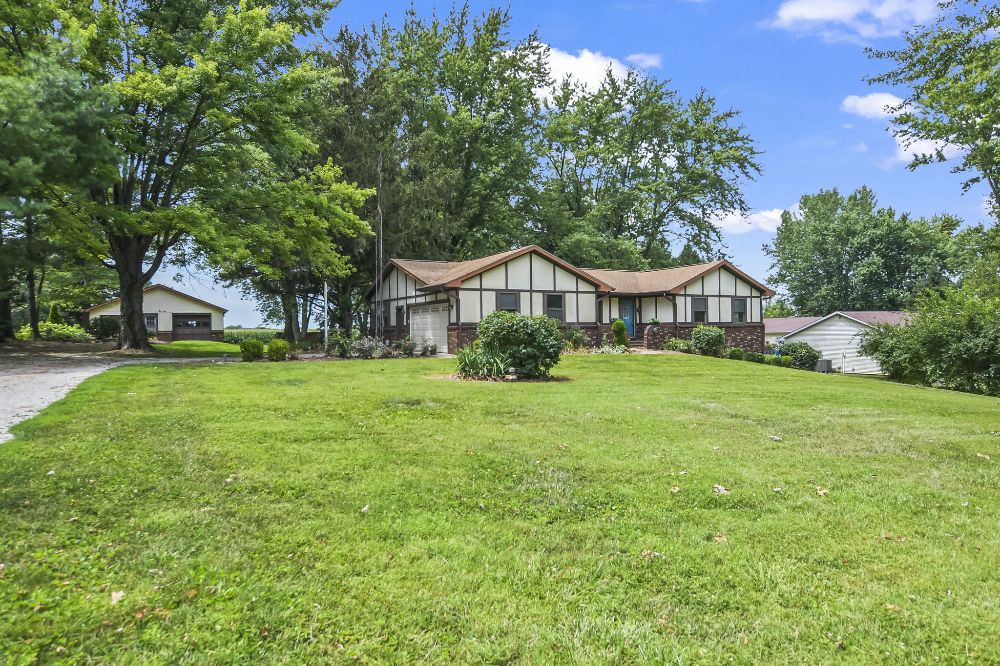 5213 Cockrell Ln, Springfield, IL 62711 | Design Eyes Photography