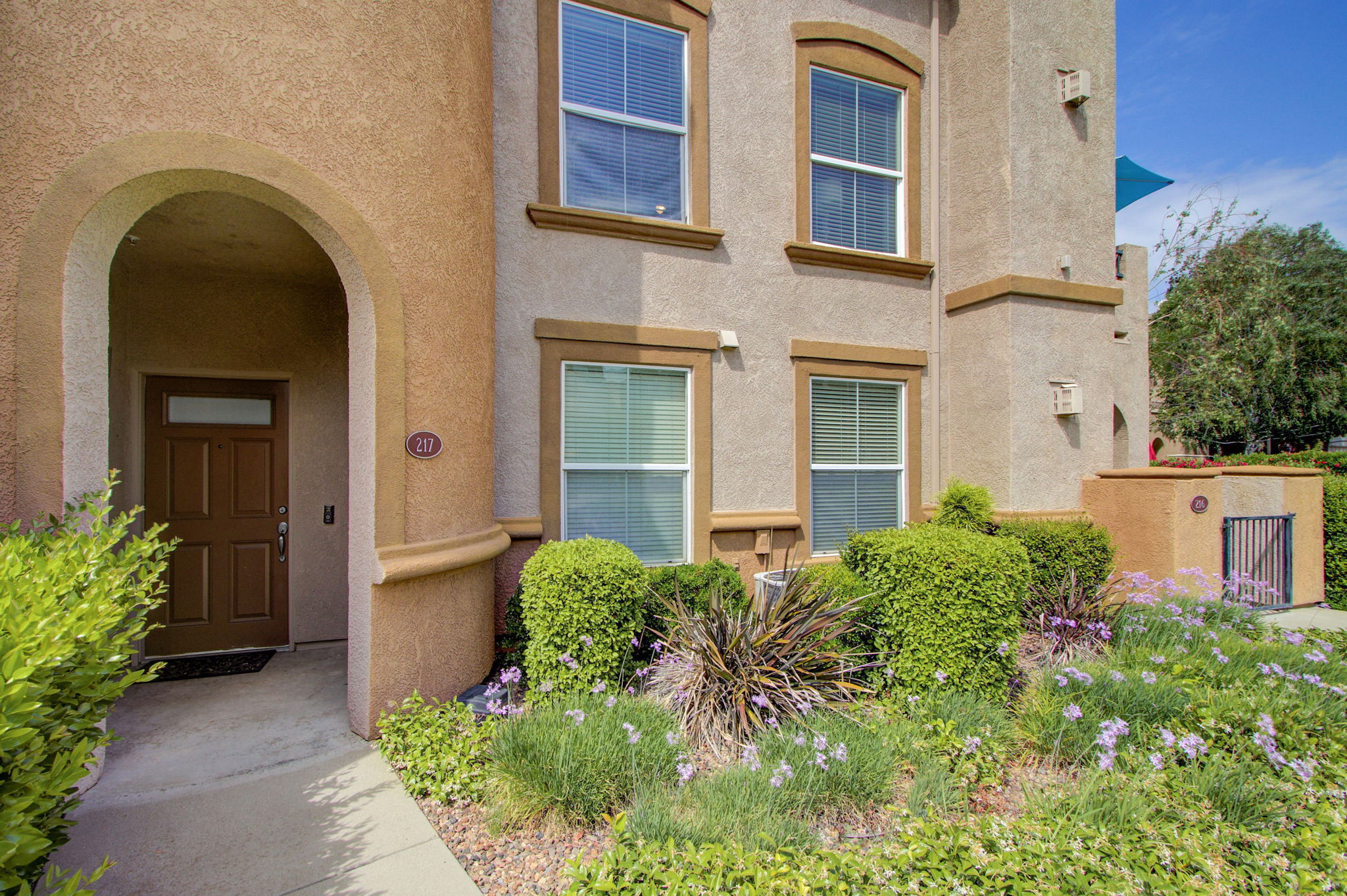 5350 Dunlay Dr Unit 217, Sacramento, CA 95835 | Zillow Media Experts