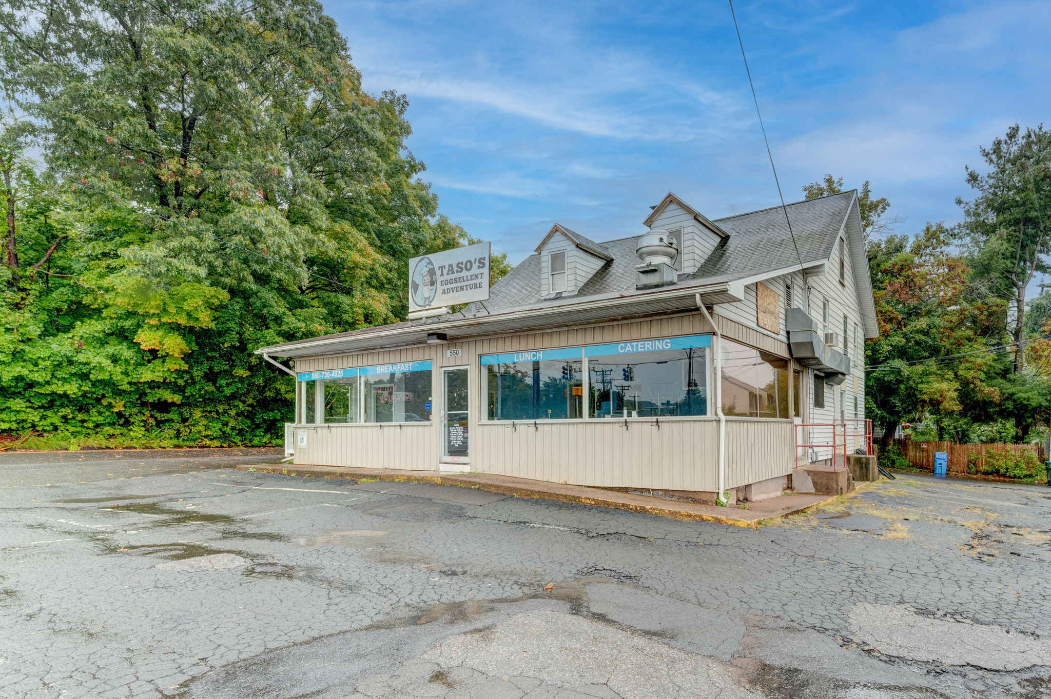 548 Middle Tpke E, Manchester, CT 06040 | Ed McCullough Photography