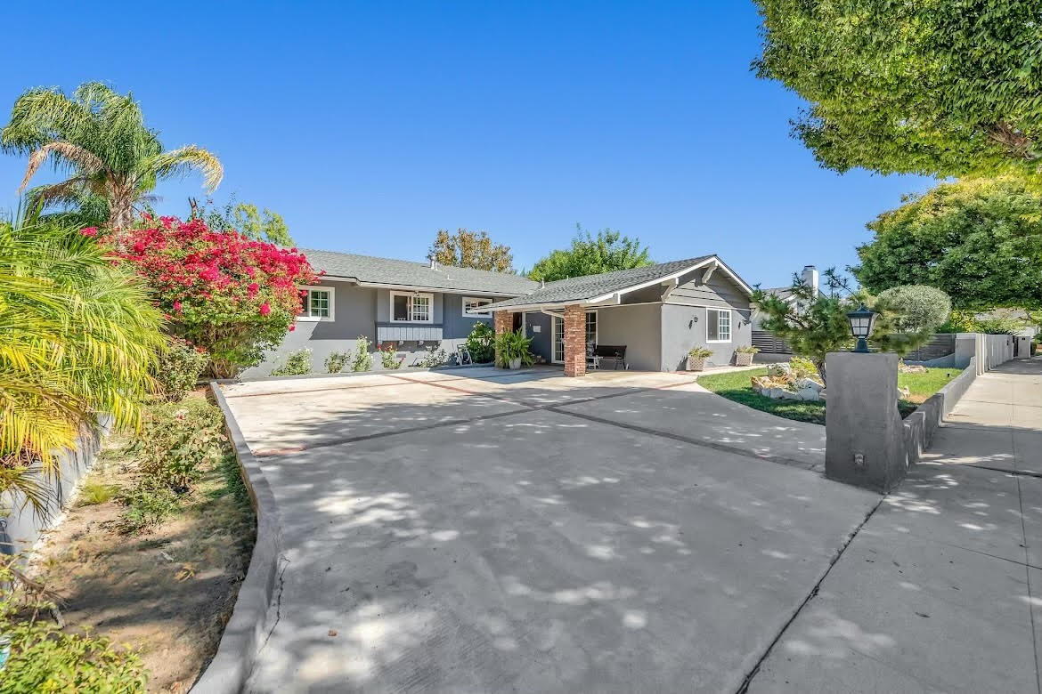 5844 Oso Avenue, Woodland Hills, CA 91367 | Spotlight Photography