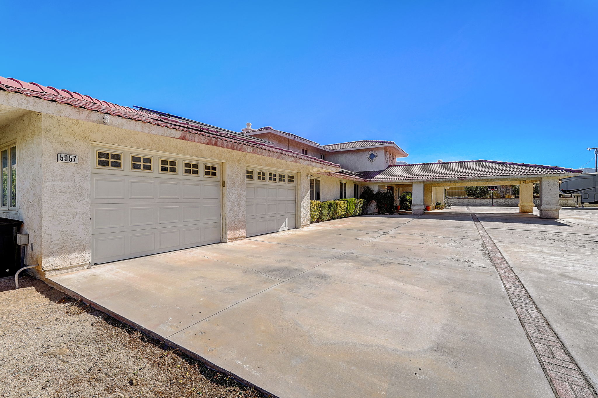 5957 Arrowhead Lake Rd, Hesperia, CA 92345 | Zillow Media Experts