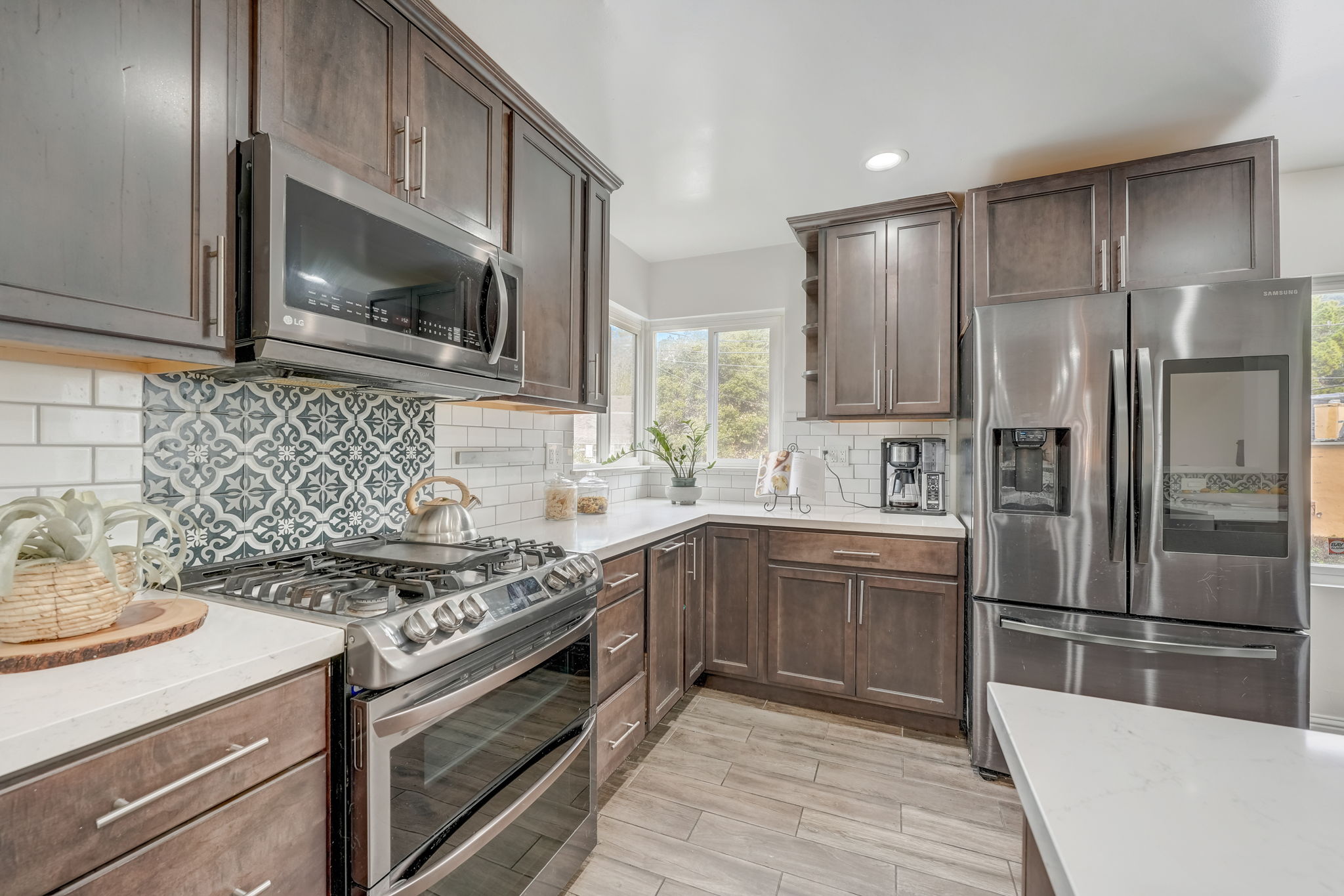 6101 Hillmont Dr, Oakland, CA 94605 | ShowingTime+ Listing Media Services