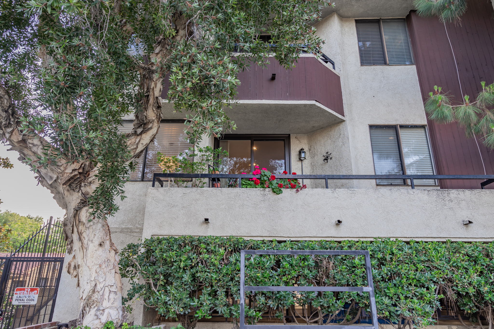 6323 Reseda Blvd, Los Angeles, CA 91335