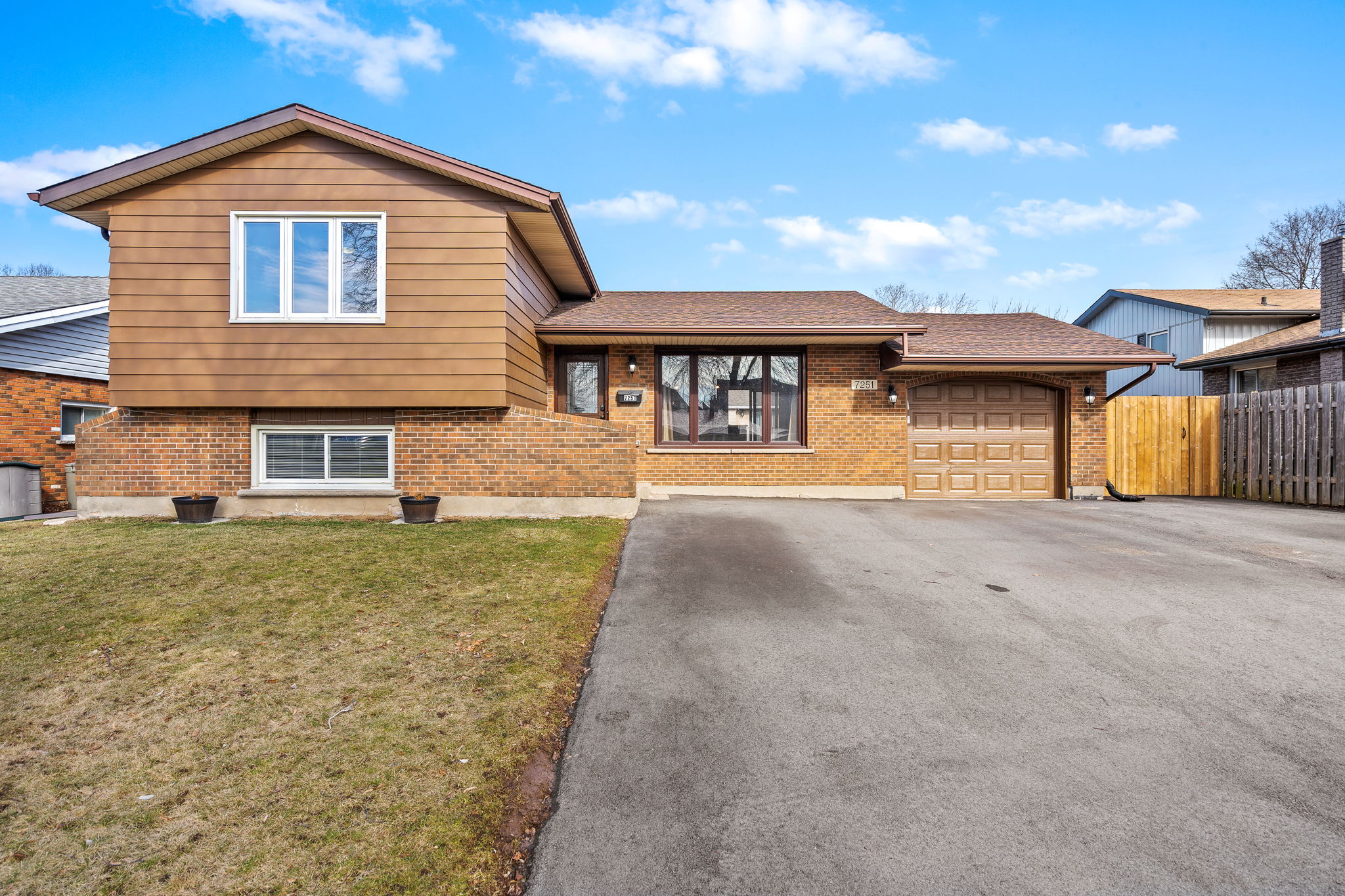 7251 Parkdale St, Niagara Falls, ON L2E 6Y6 | Move It Media
