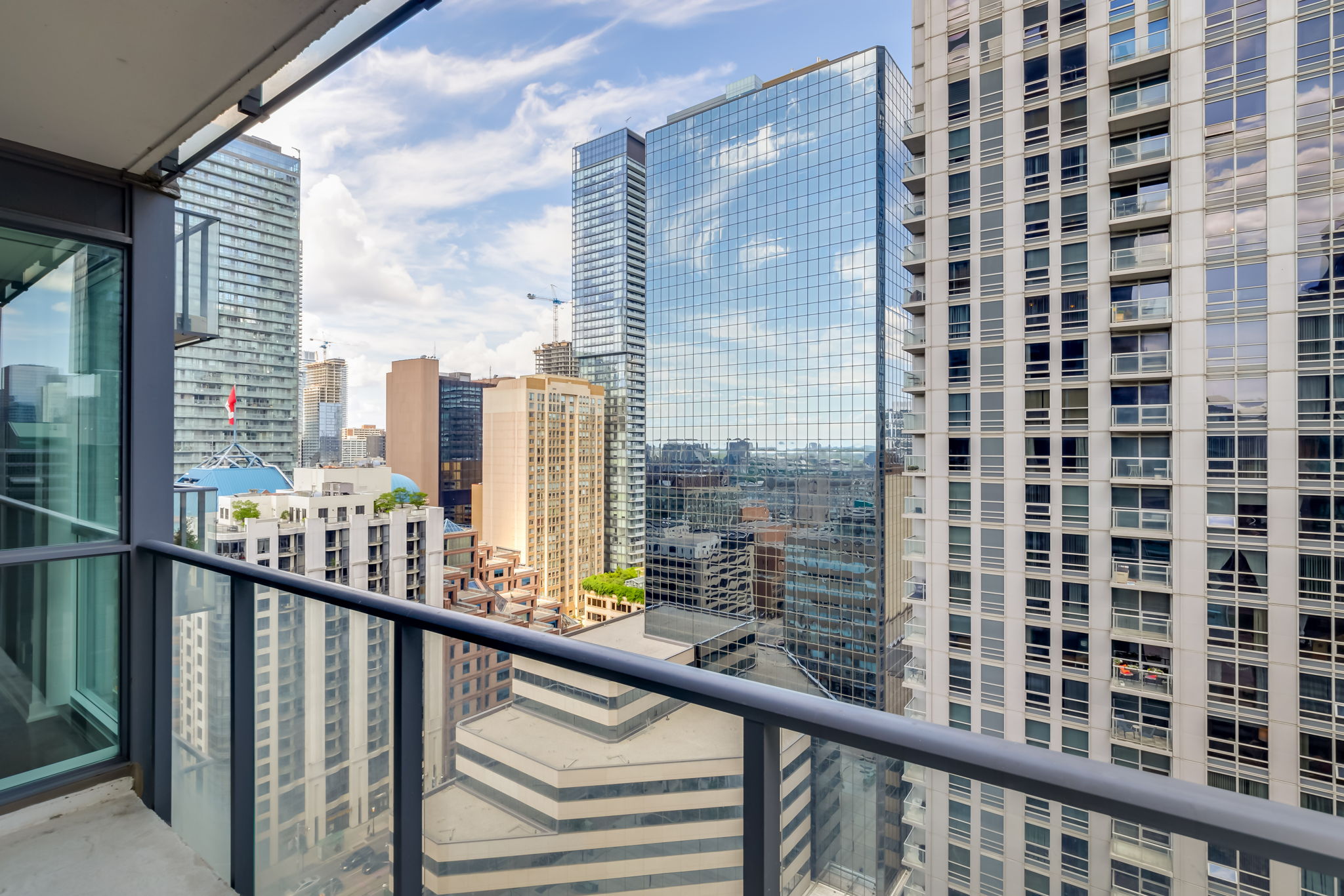 770 Bay St #2106, Toronto, ON M5G 0A6 | Open House Media
