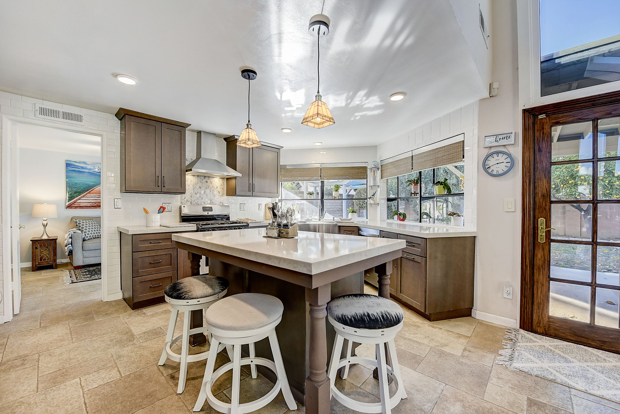 7833 Quartz Ave, Los Angeles, CA 91306 | ShowingTime+ Listing Media ...