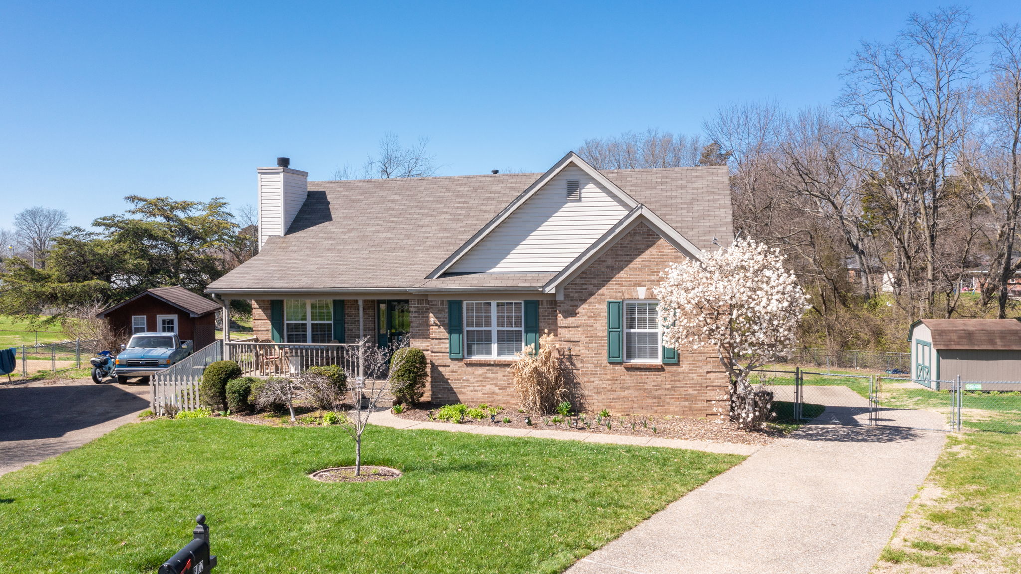 8102 Applegate Ct, Louisville, KY 40228 | Real 3D Space