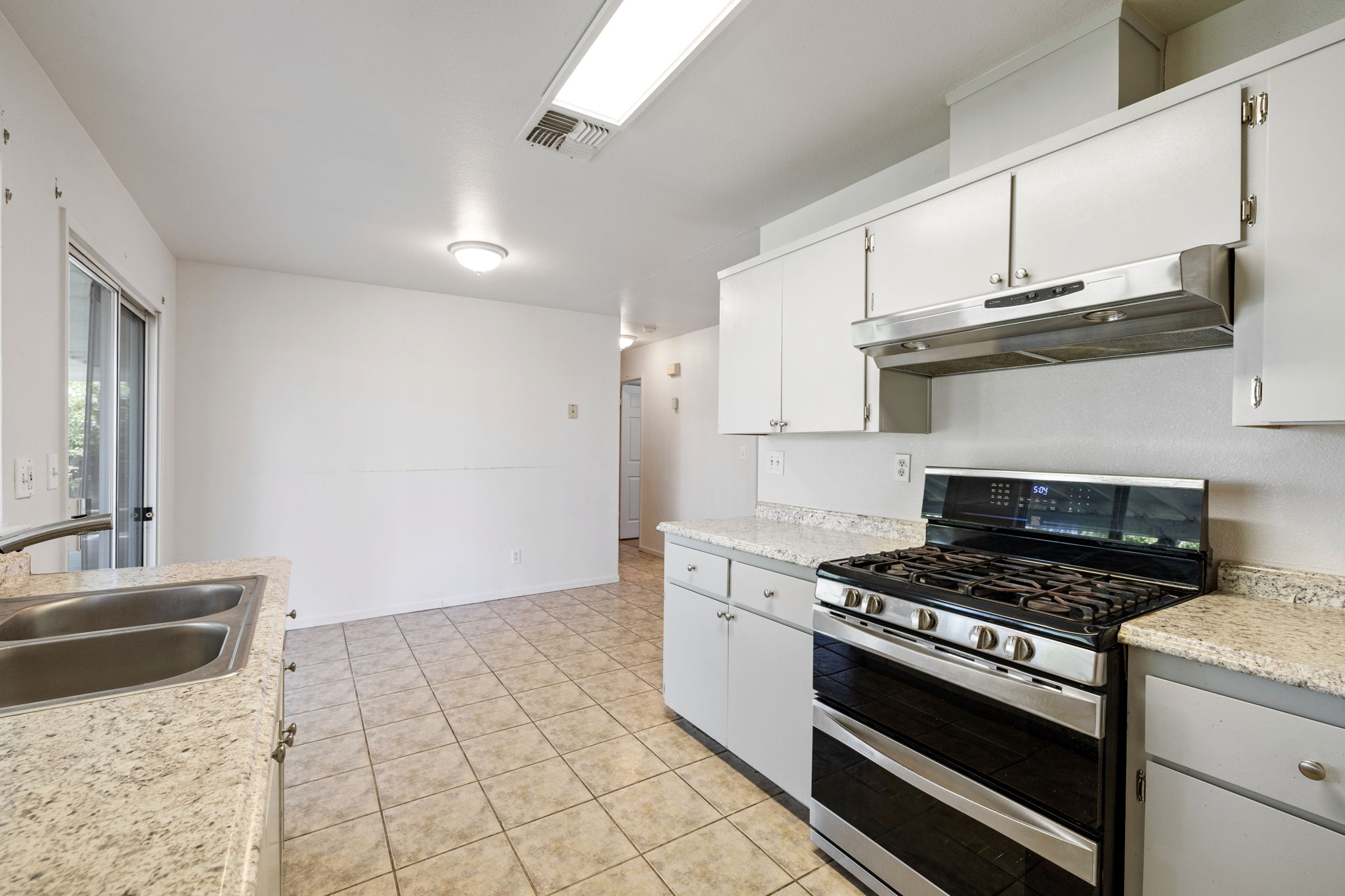 8301 3rd St, San Joaquin, CA 93660 | PHRAME Photography