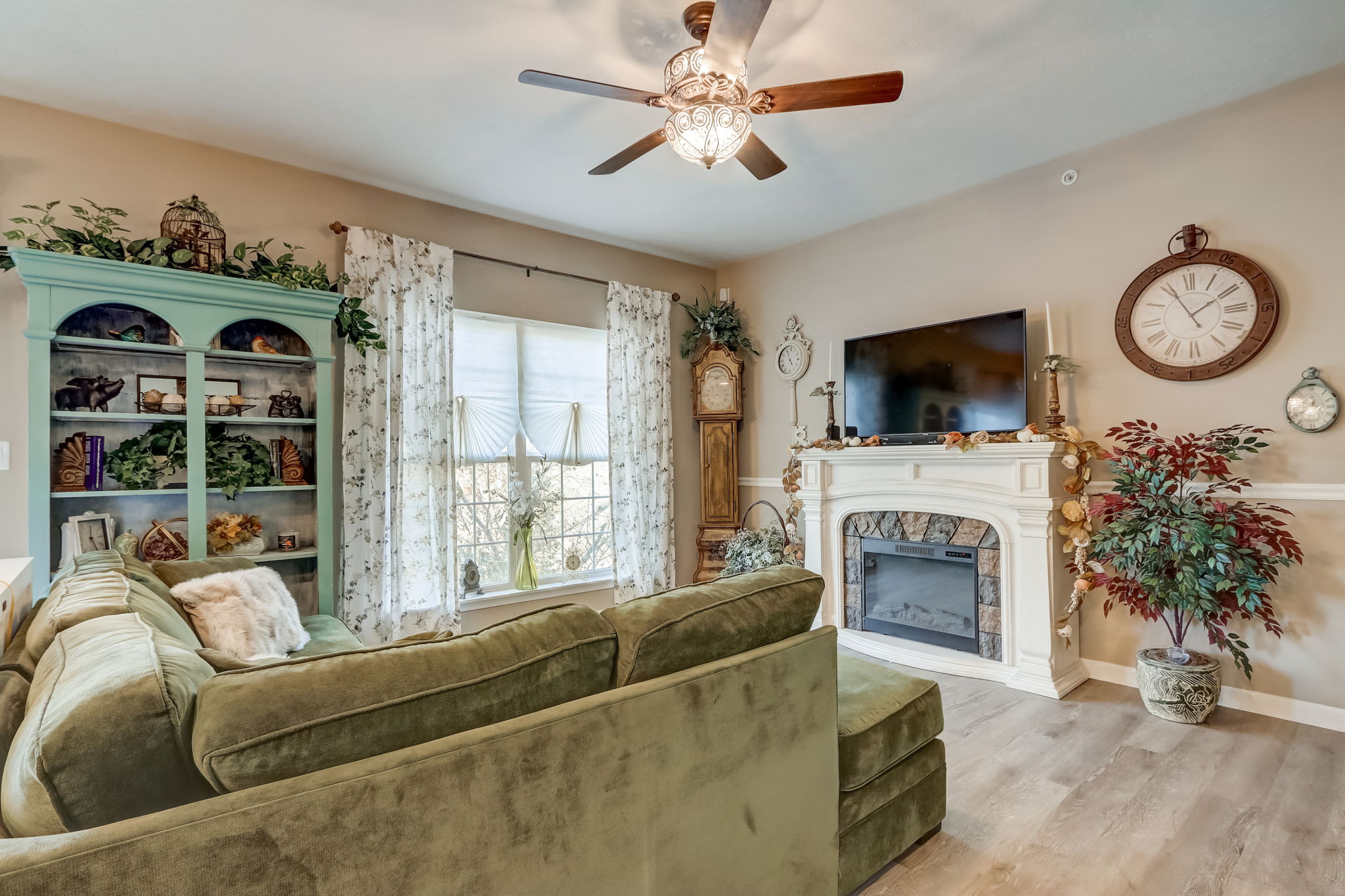 8318 Pine Branch Ln D, Indianapolis, IN 46234 | Zillow Media Experts
