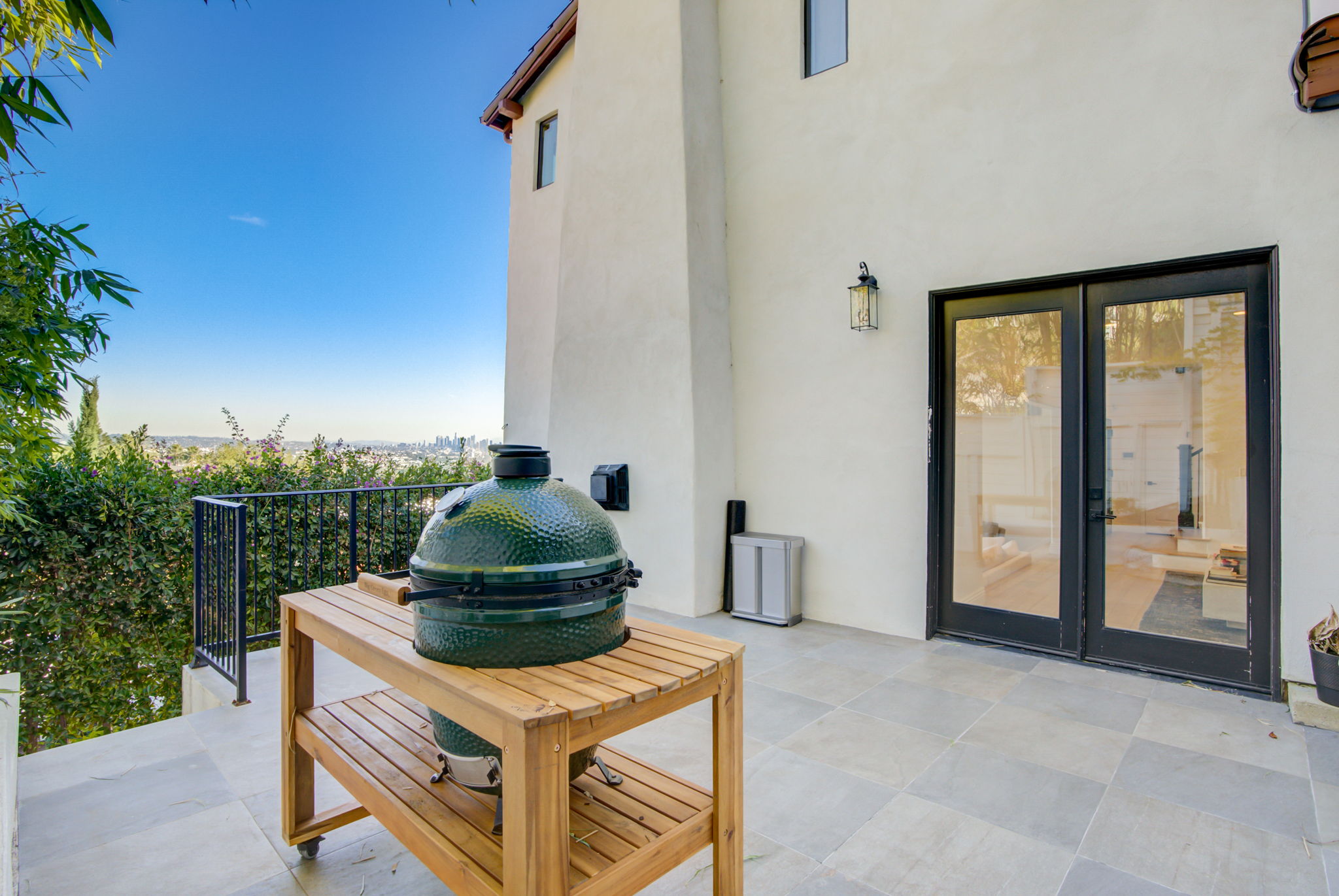 8417 Harold Way, Los Angeles, CA 90069 | ShowingTime+ Listing Media ...