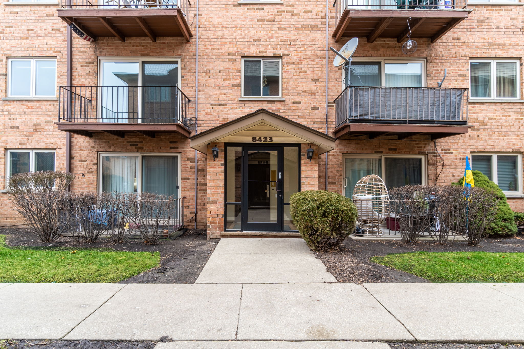 8423 W Gregory St #201, Chicago, IL 60656