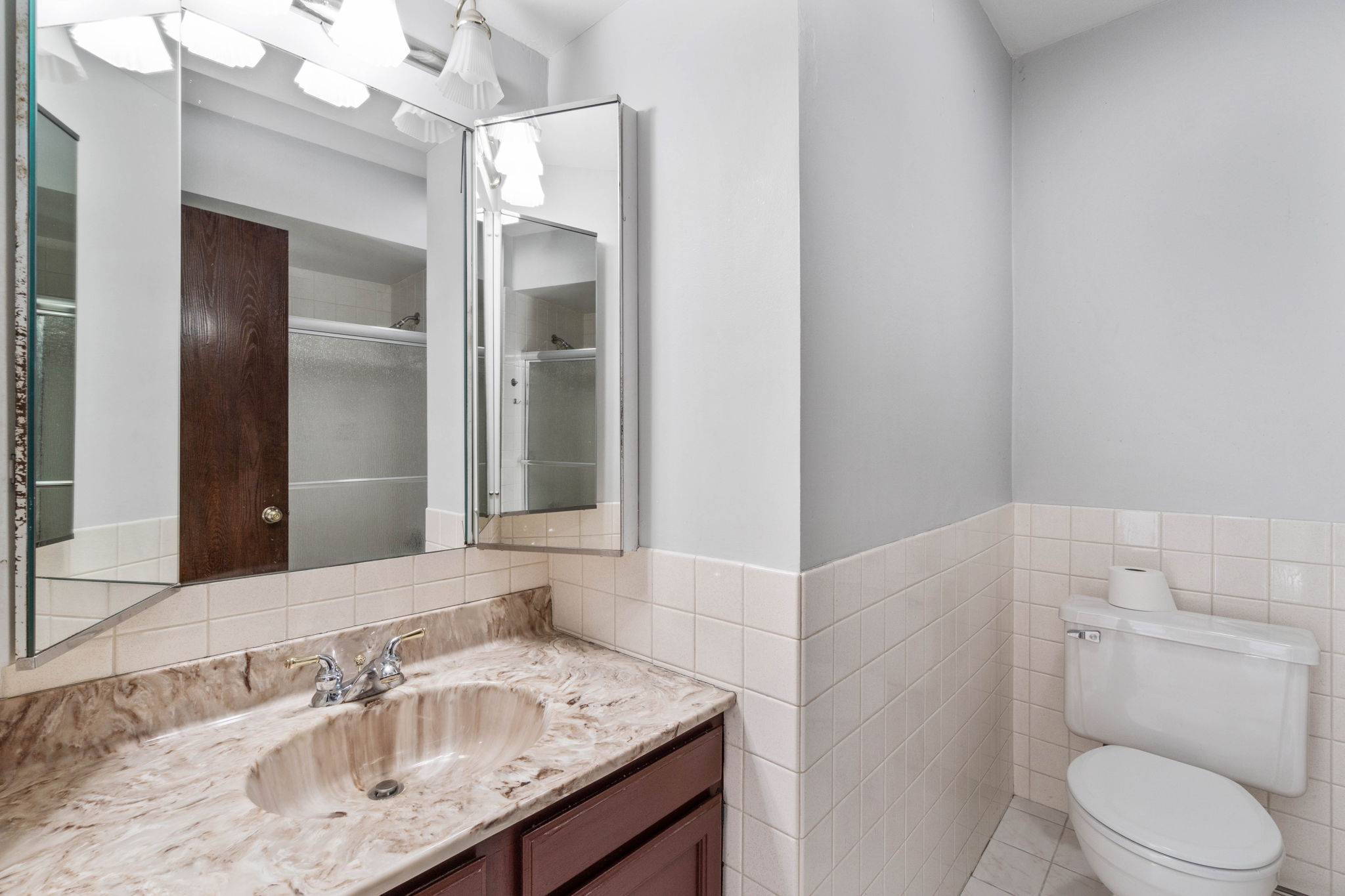 8423 W Gregory St #201, Chicago, IL 60656