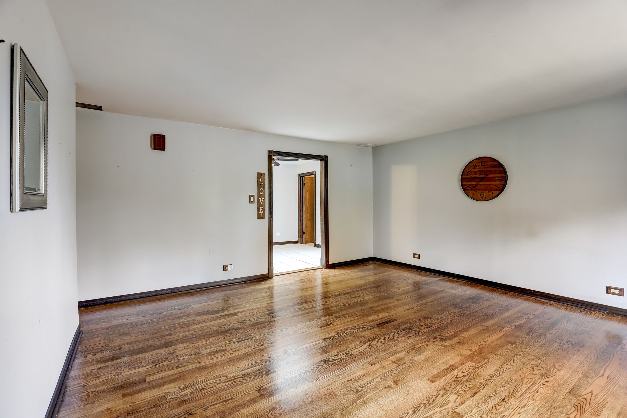 8940 S 84th Ave, Oak Lawn, IL 60457 | ShowingTime+ Listing Media Services