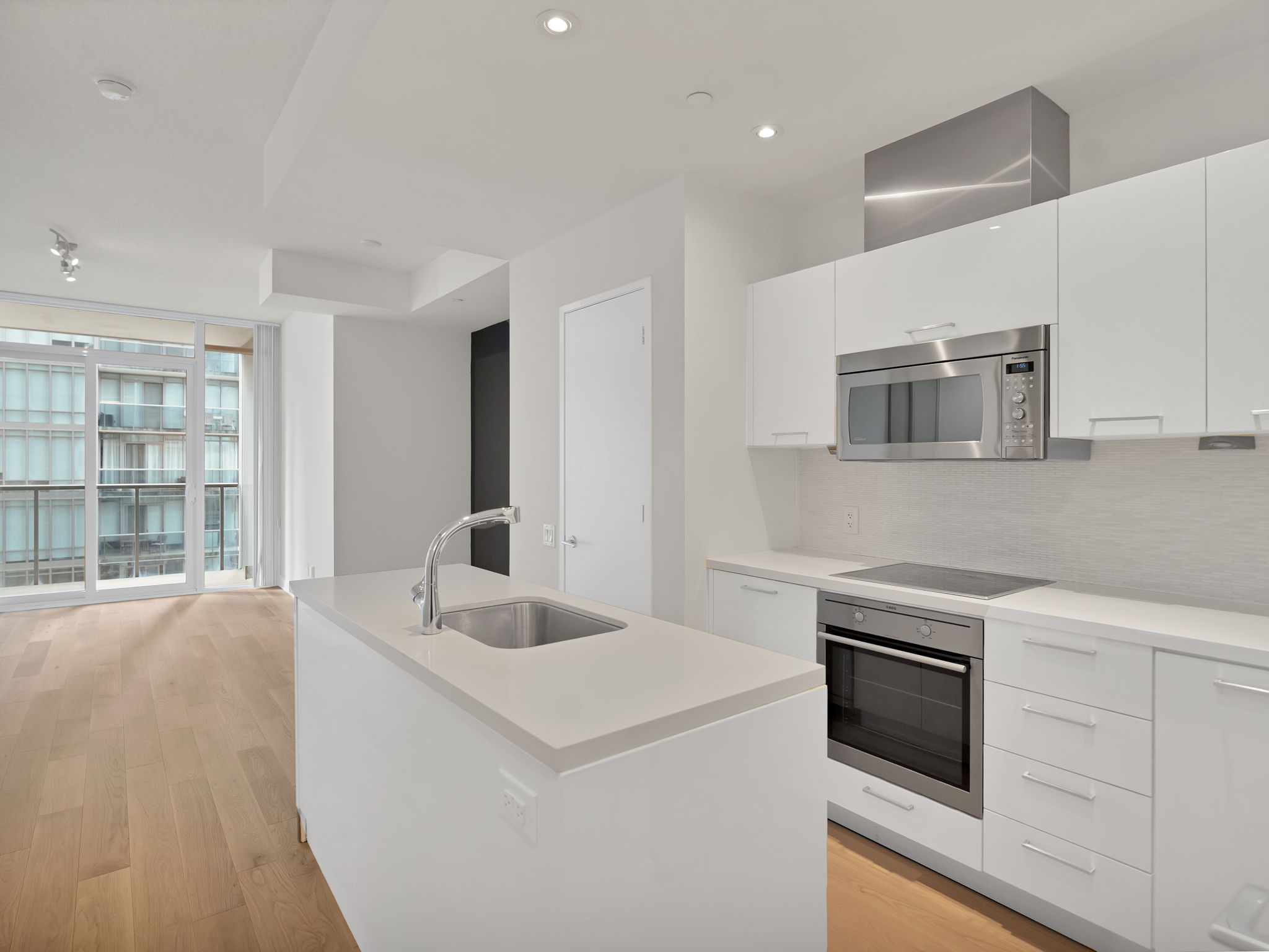 90 Park Lawn Rd 902, Toronto, ON M8Y 0B6 | VLO Tours by RLPH Production