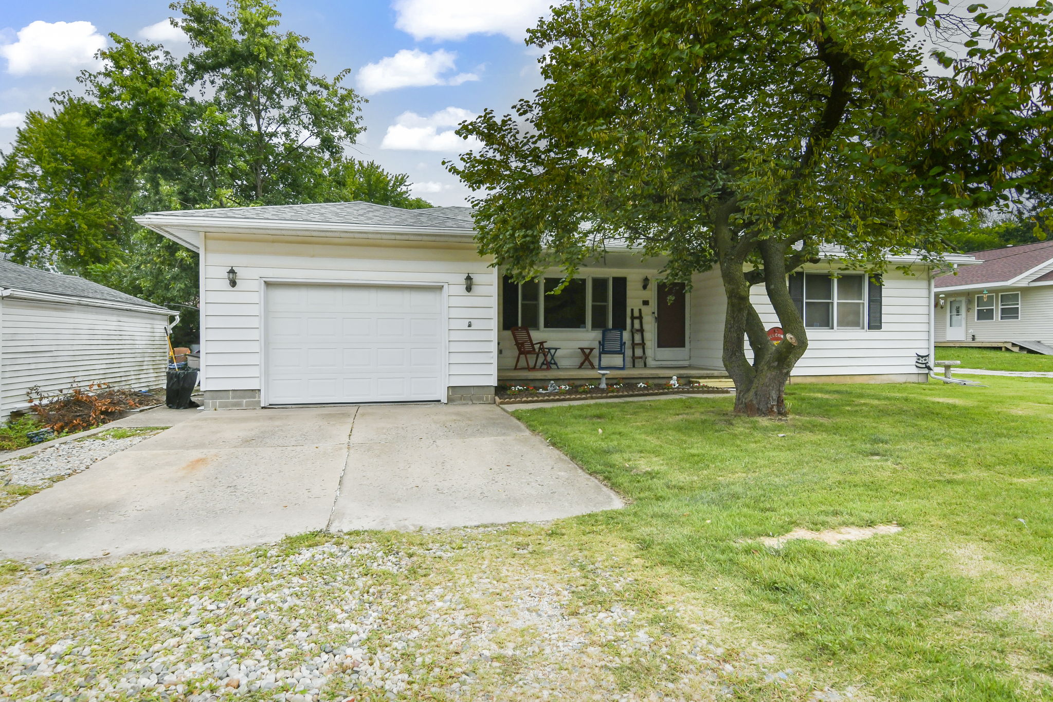 903 E Lincoln St, Riverton, IL 62561 | Design Eyes Photography