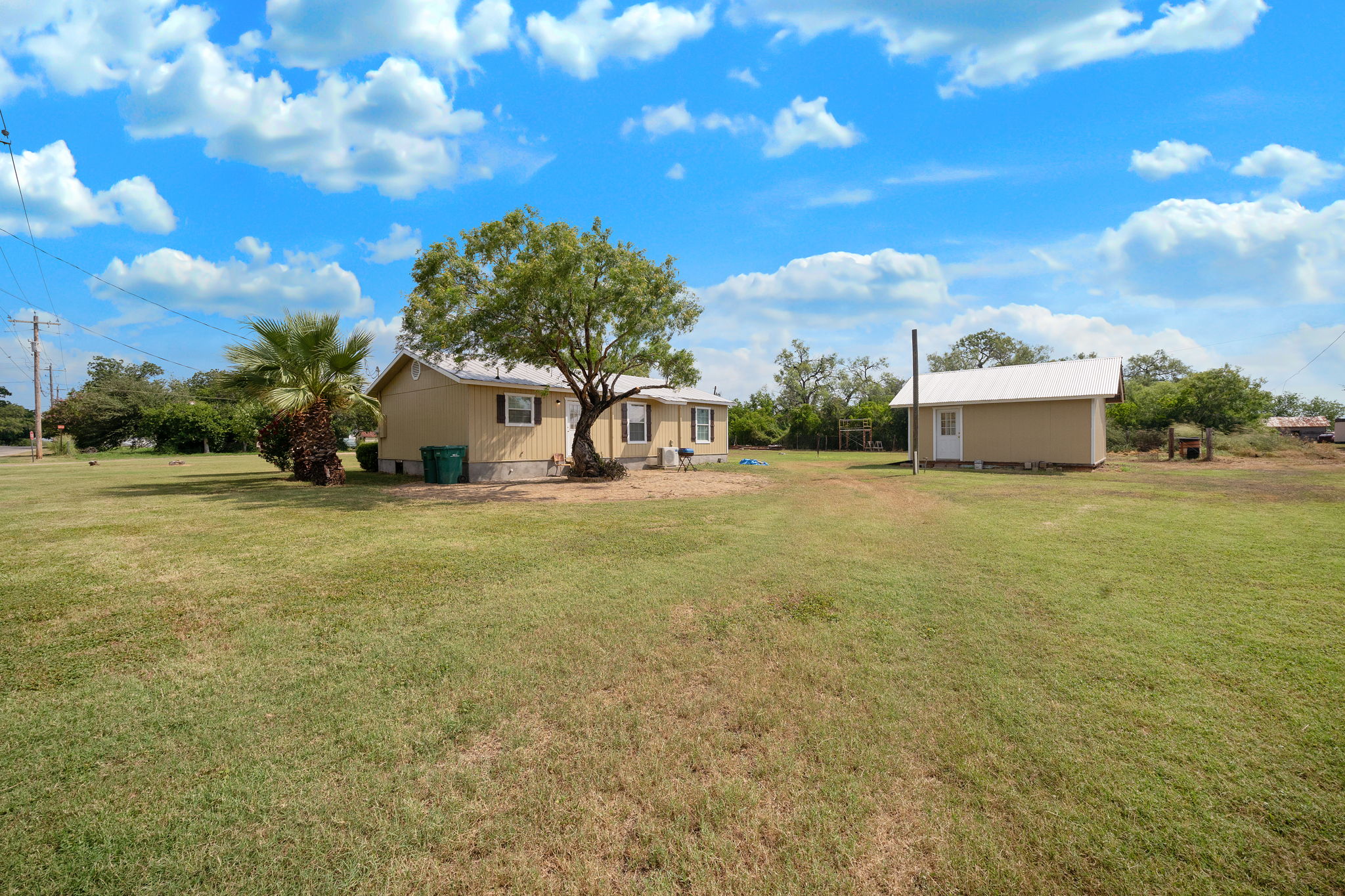 909 Waltom Ave, Jourdanton, TX 78026 | ATG Photography