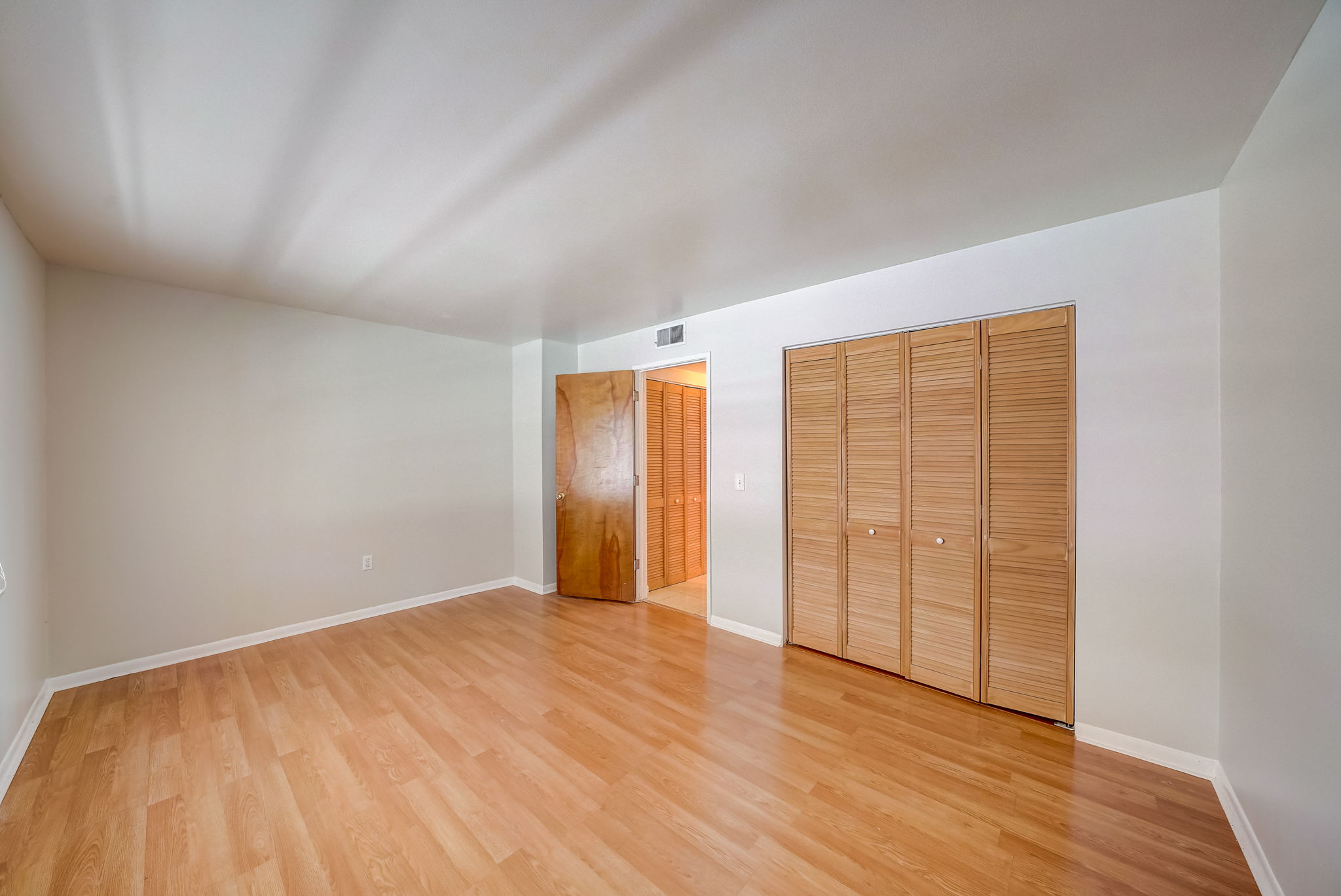 911 Washington Ave SW 104, Largo, FL 33770 | Zillow Media Experts