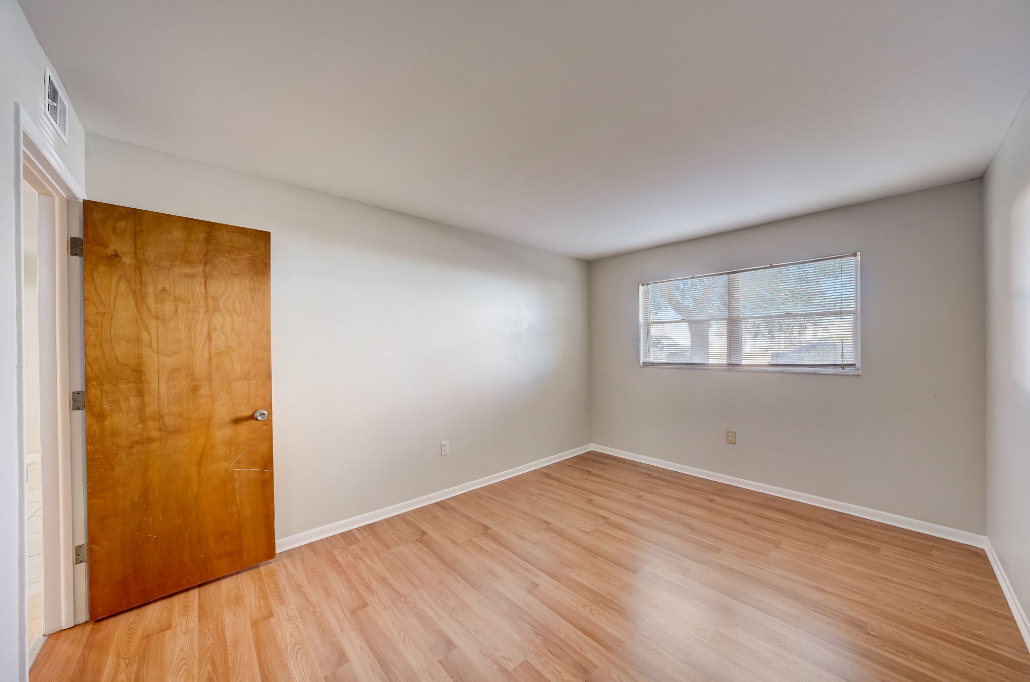 911 Washington Ave SW 104, Largo, FL 33770 | Zillow Media Experts