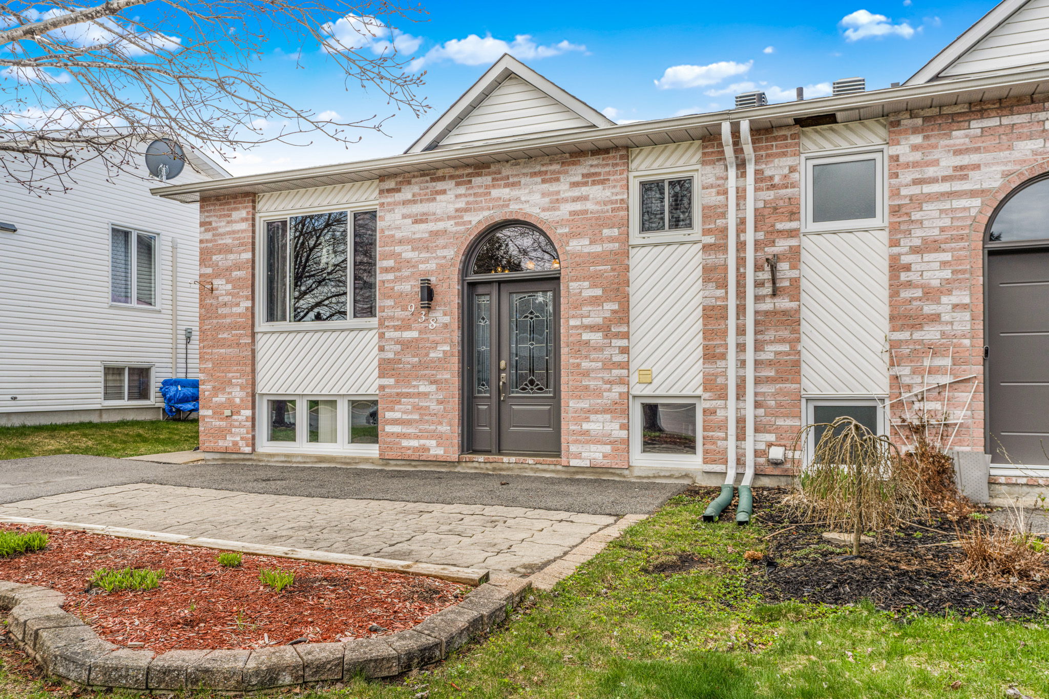 938 Morris St, Clarence-Rockland, ON K4K 1M9 | Sell It Media