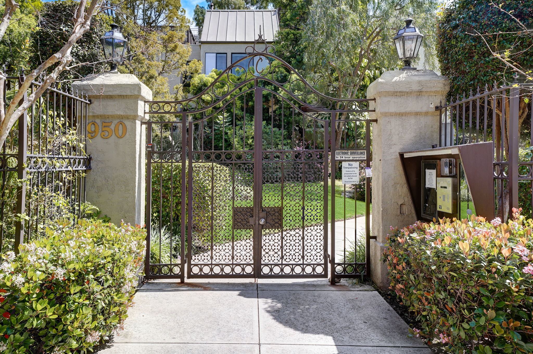 950 N Kings Rd 222, West Hollywood, CA 90069 | Zillow Media Experts